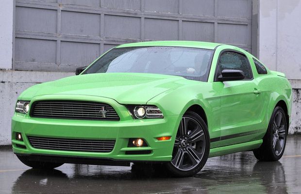 Gallery: 2013 Ford Mustang | Driving