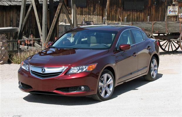 Sedan: 2013 Acura ILX | Driving