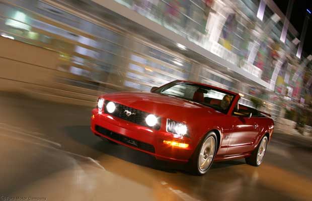 Road test: 2005 Ford Mustang V-6 Convertible | Driving