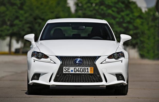 Gallery: 2014 Lexus IS | Driving