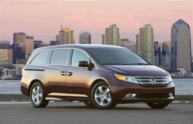 Honda Odyssey first minivan to ace the small-overlap test | Driving