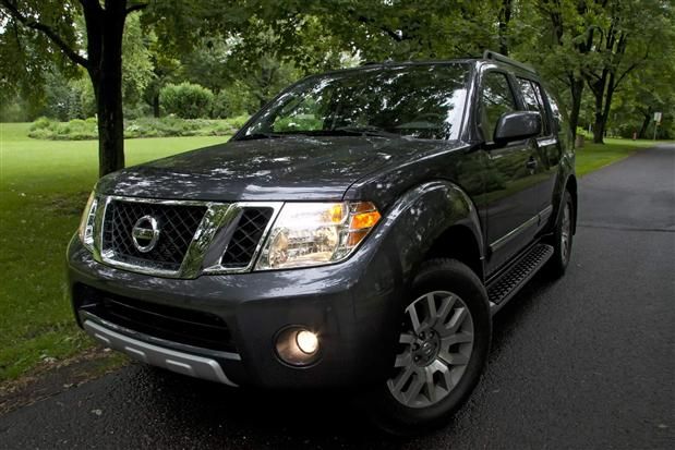 Head to head: 2011 Nissan Pathfinder | Driving