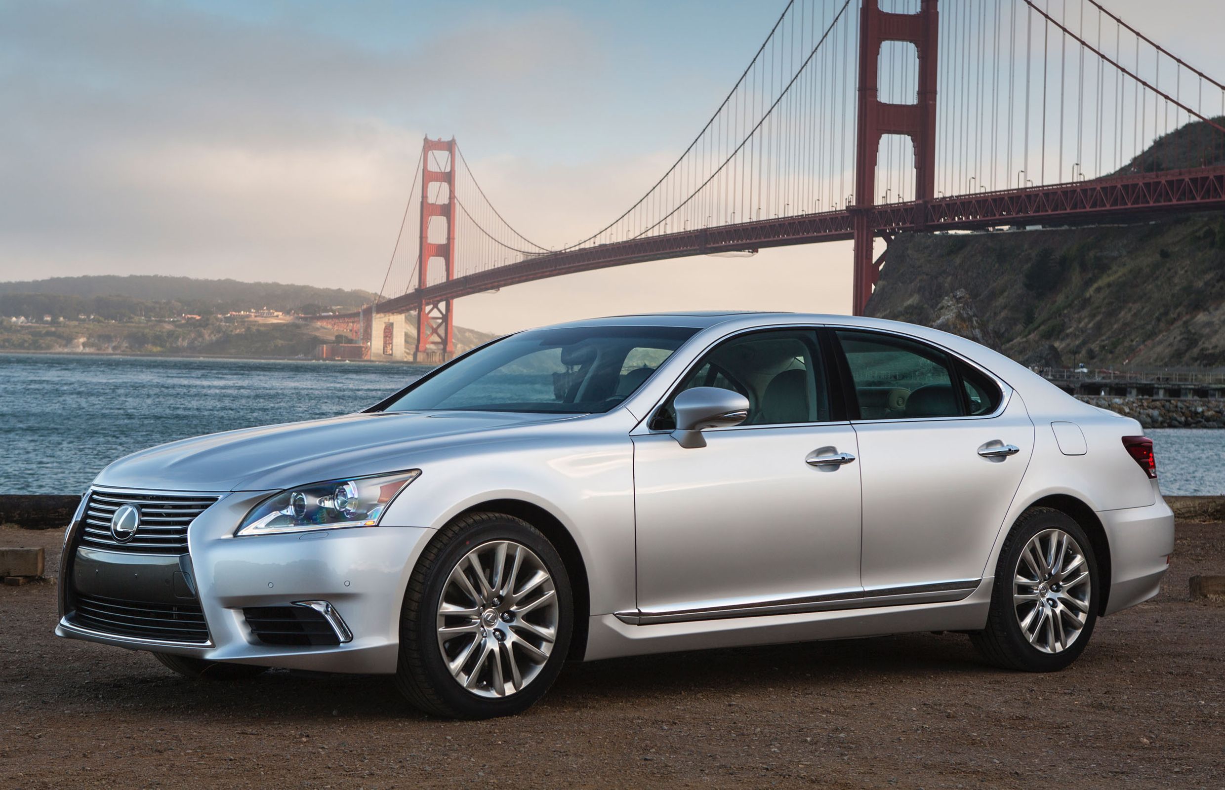 Sedan: 2014 Lexus LS | Driving