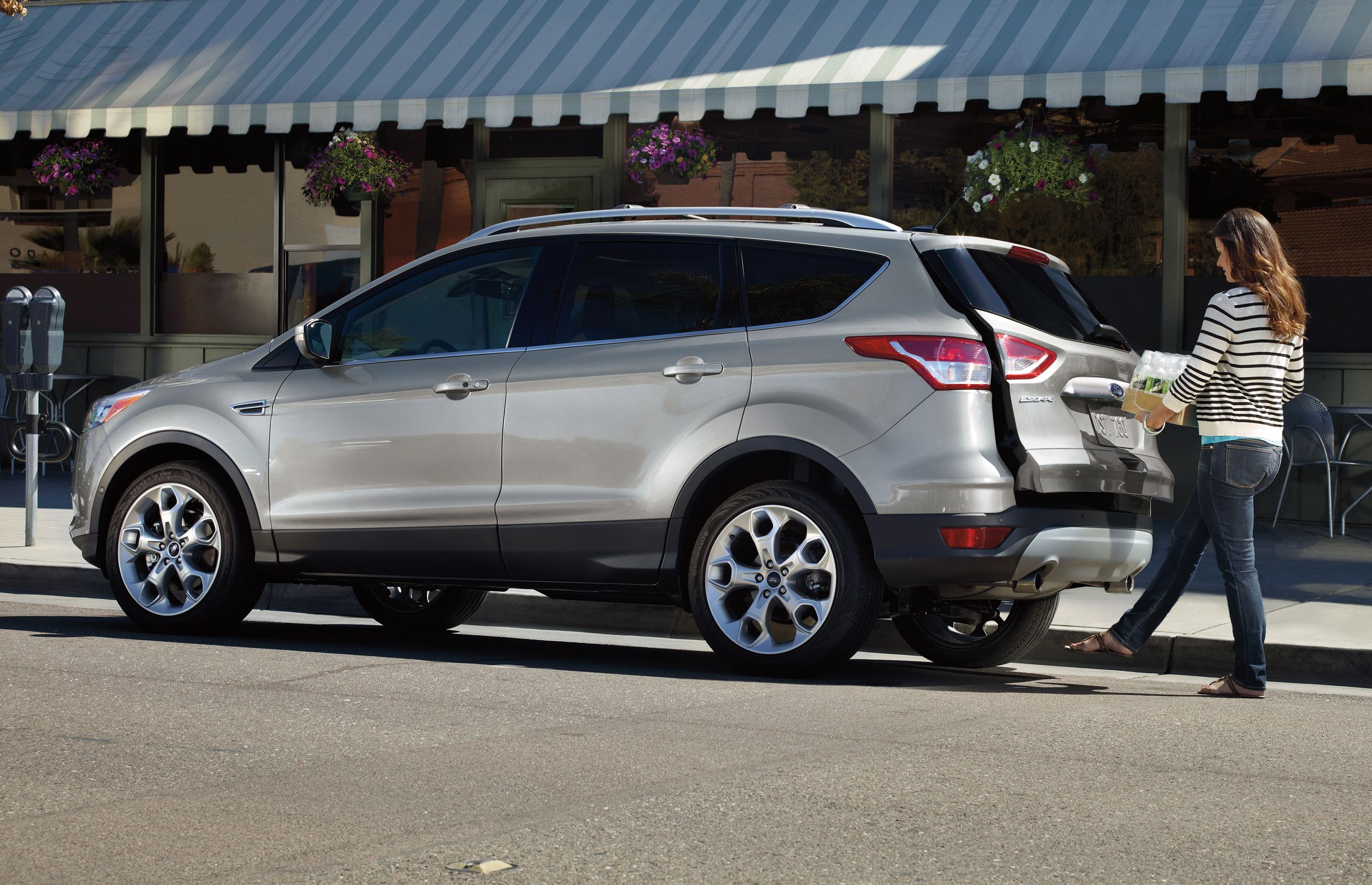 SUV: 2014 Ford Escape | Driving
