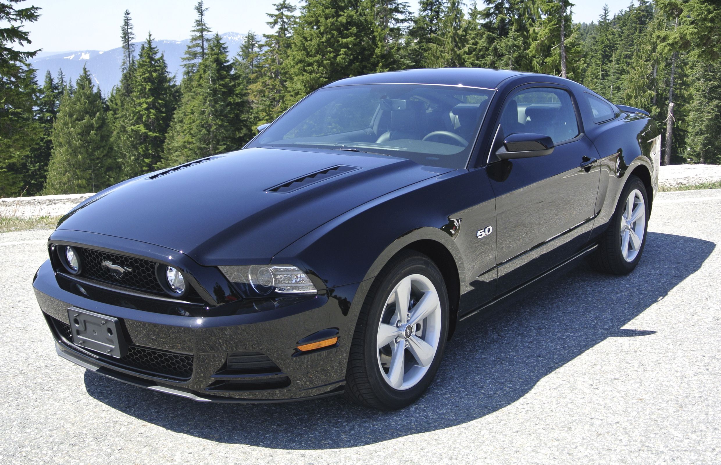 Coupe: 2014 Ford Mustang | Driving