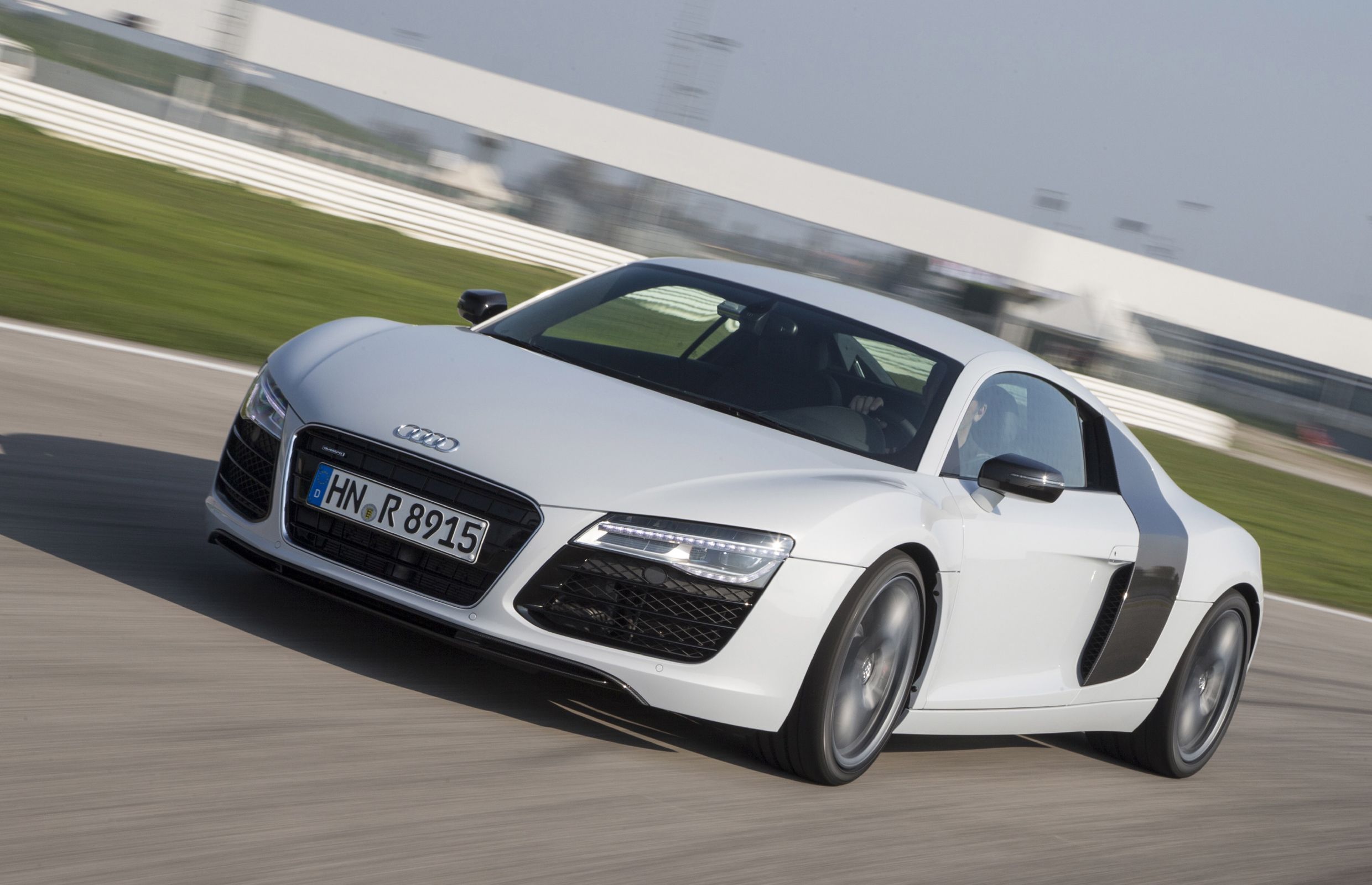 Coupe: 2014 Audi R8 | Driving