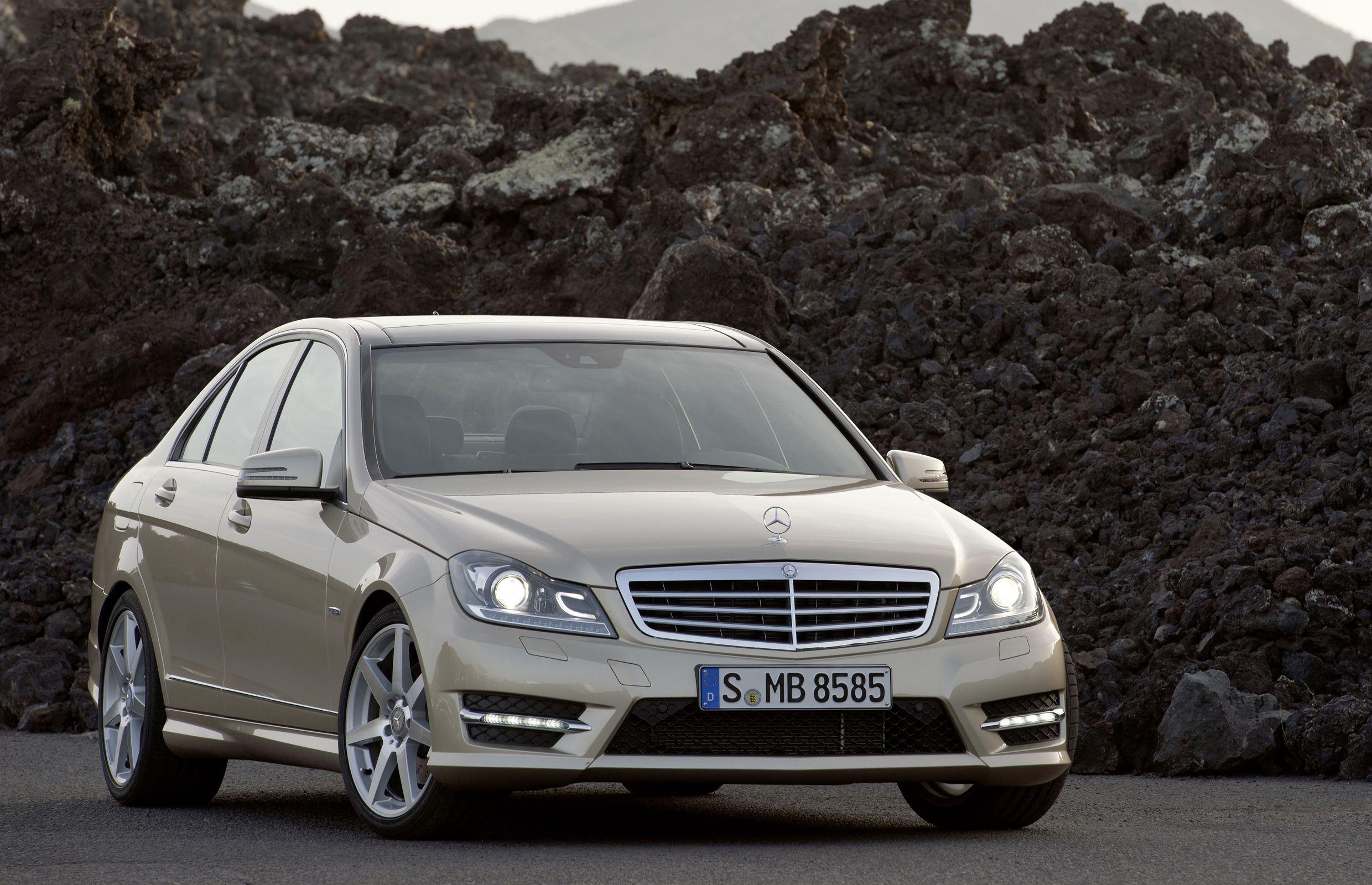 Sedan: 2014 Mercedes-Benz C-Class | Driving