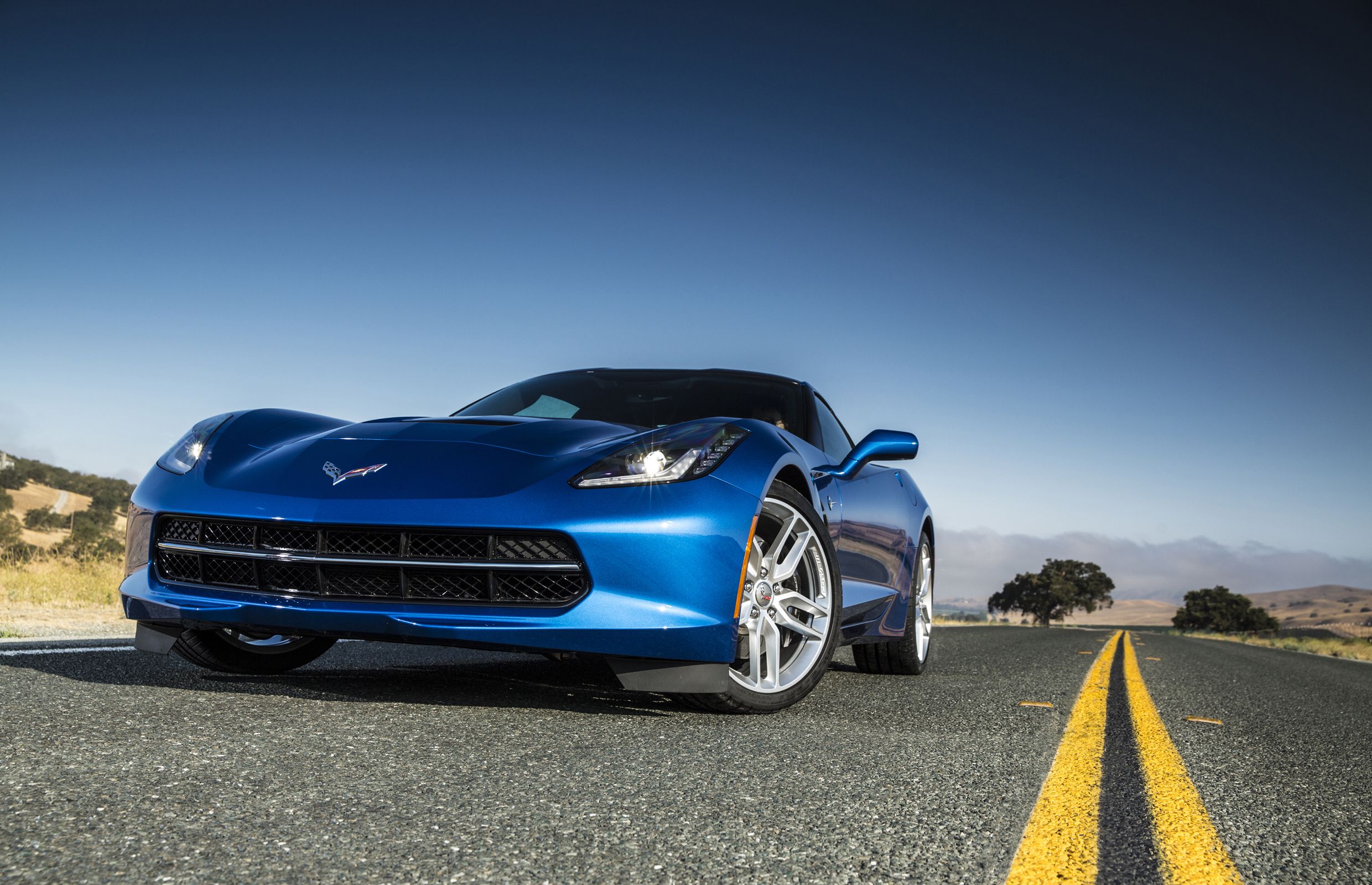 Coupe: Chevrolet Corvette | Driving