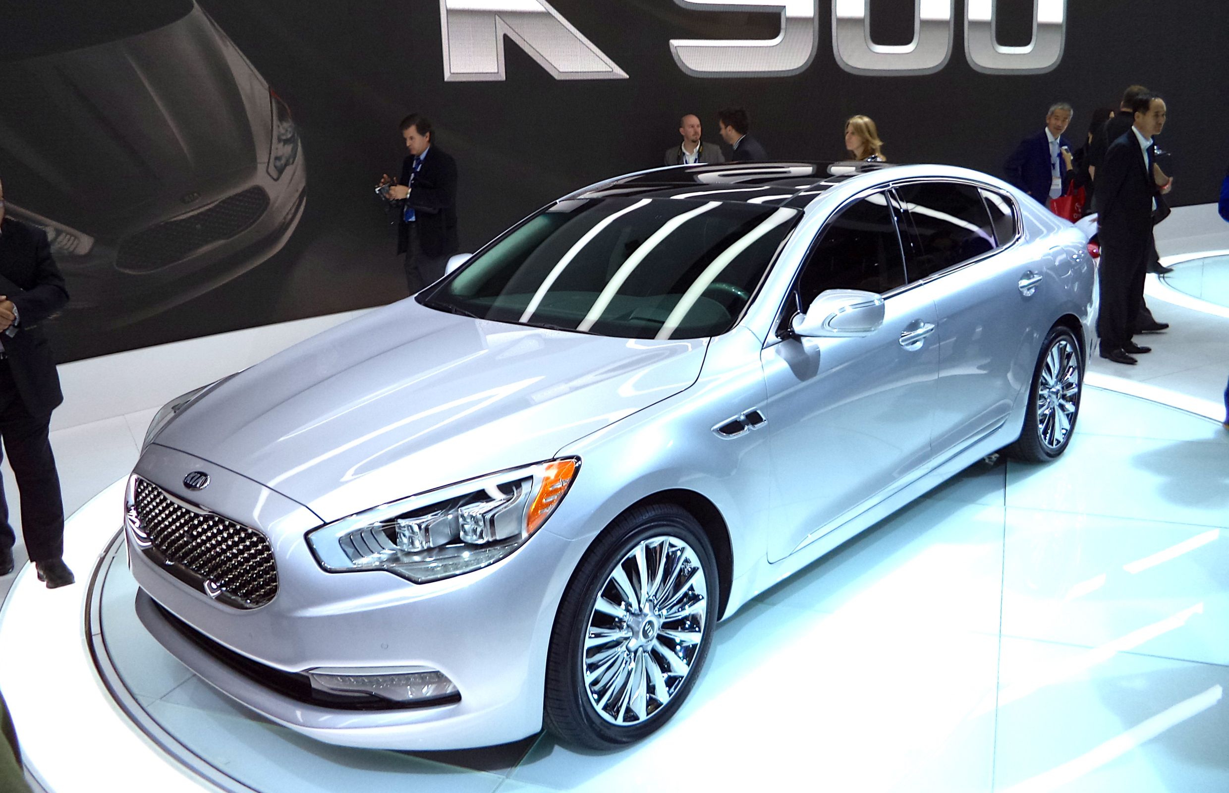 Full-sized K900 shows the world that Kia has big plans | Driving