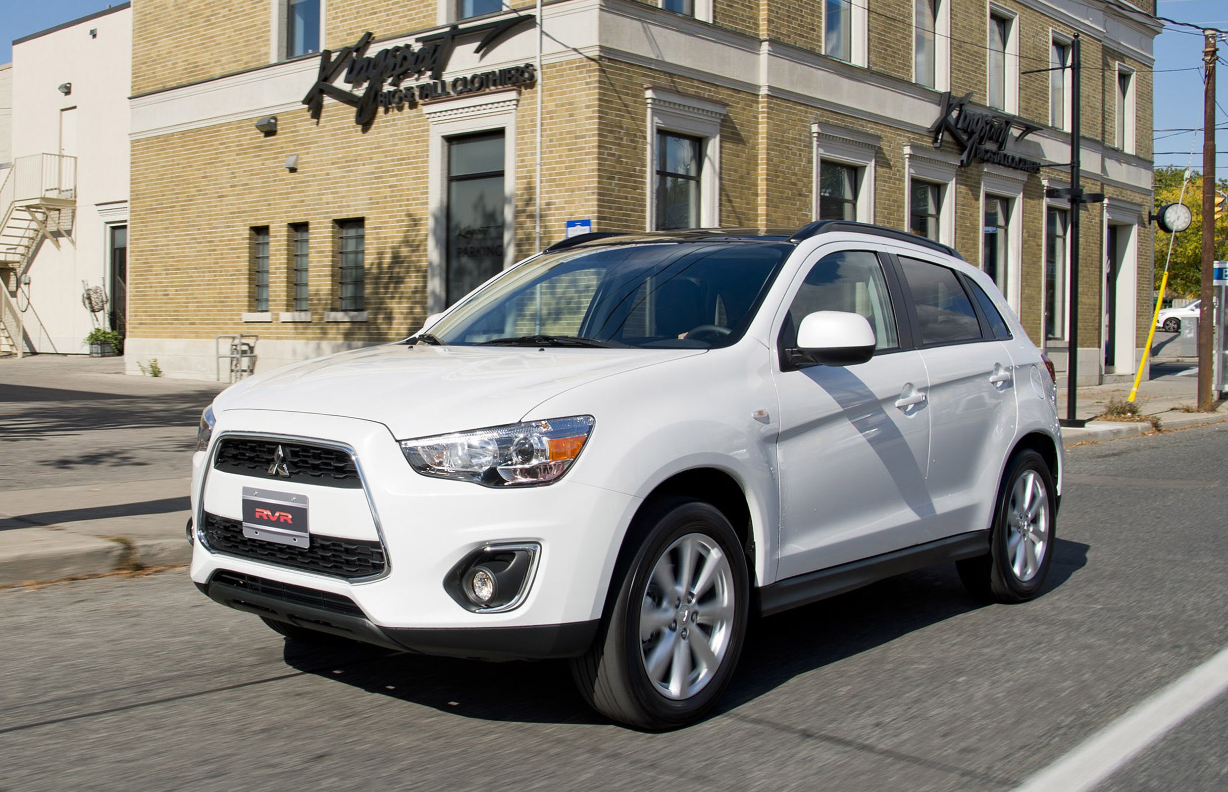 SUV: 2014 Mitsubishi RVR | Driving