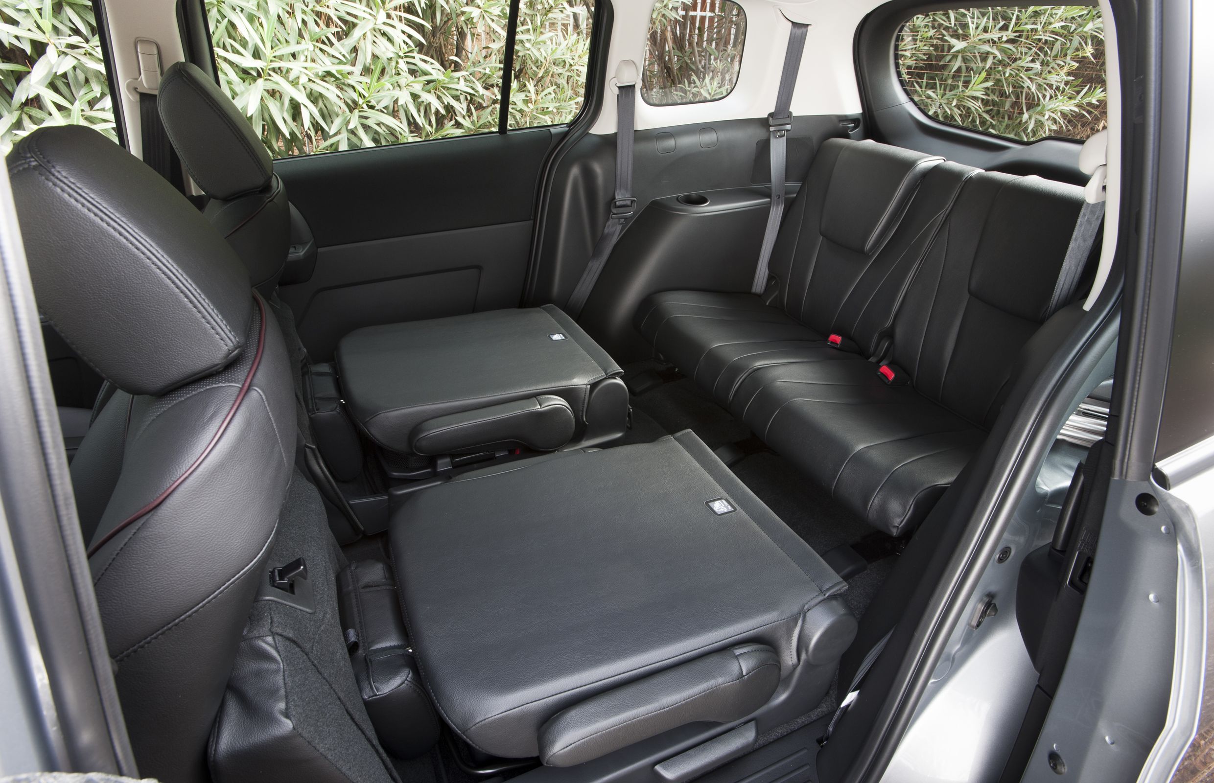 Six seven-seat minivan alternatives for under $35,000 | Driving