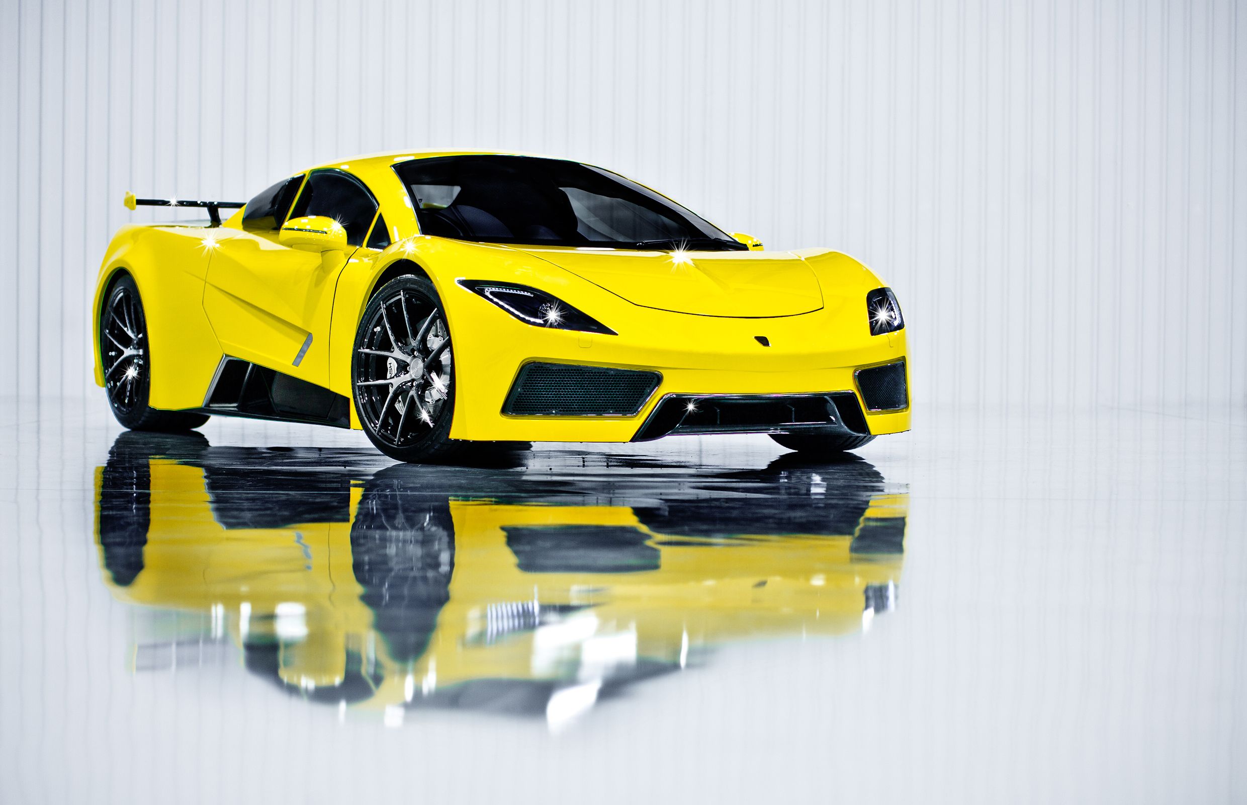 Arash unveils 550-horsepower AF8 supercar | Driving