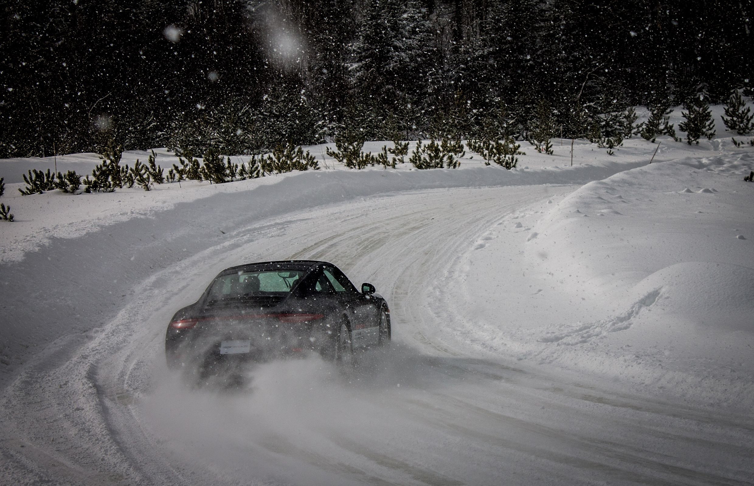 Porsche's winter driving school laughs in the face of snow | Driving