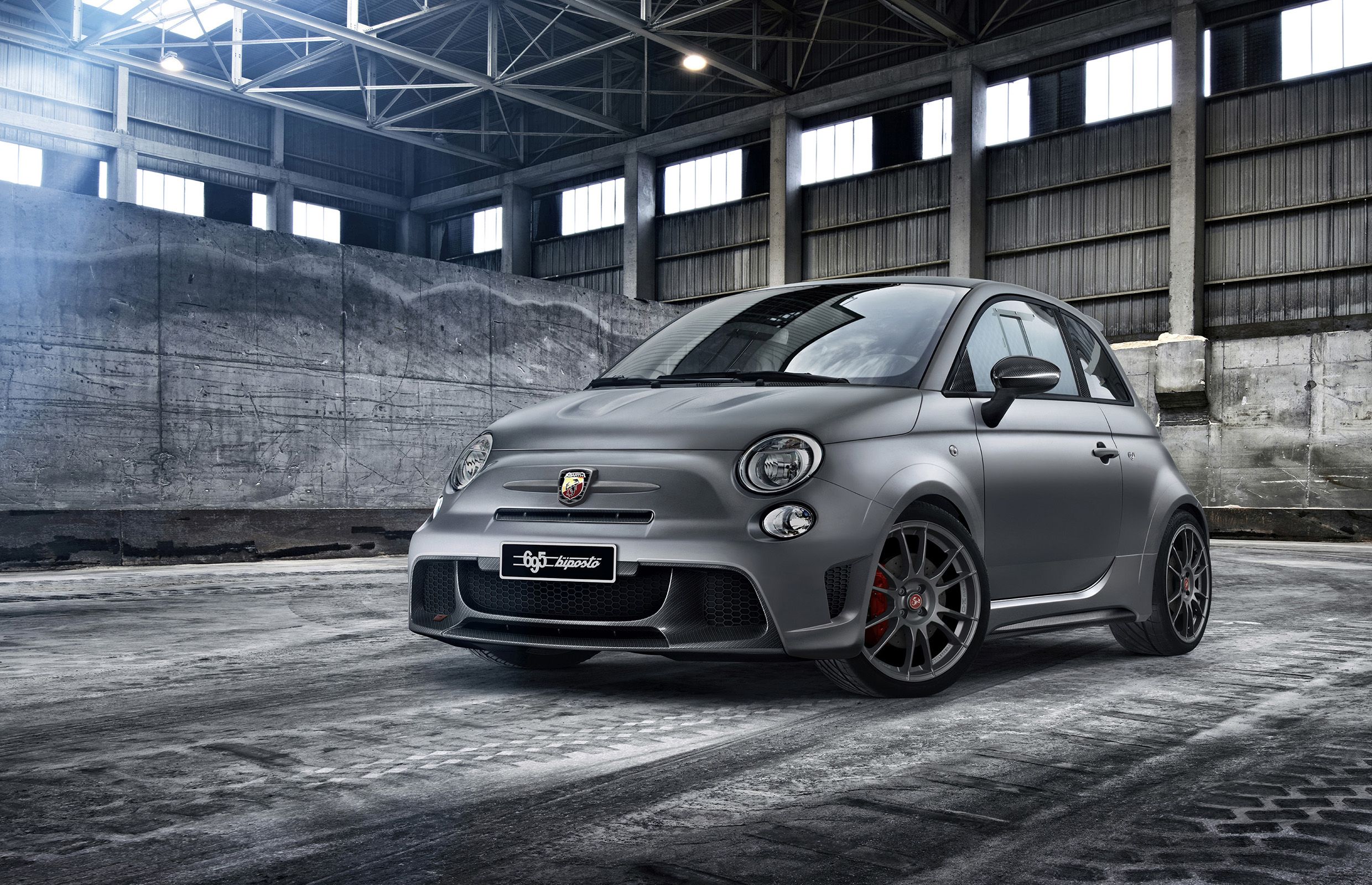 Fiat unveils exceptionally angry Abarth 695 Biposto | Driving