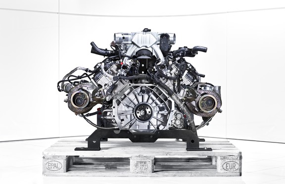 First drive: 2013 McLaren P1 | Driving