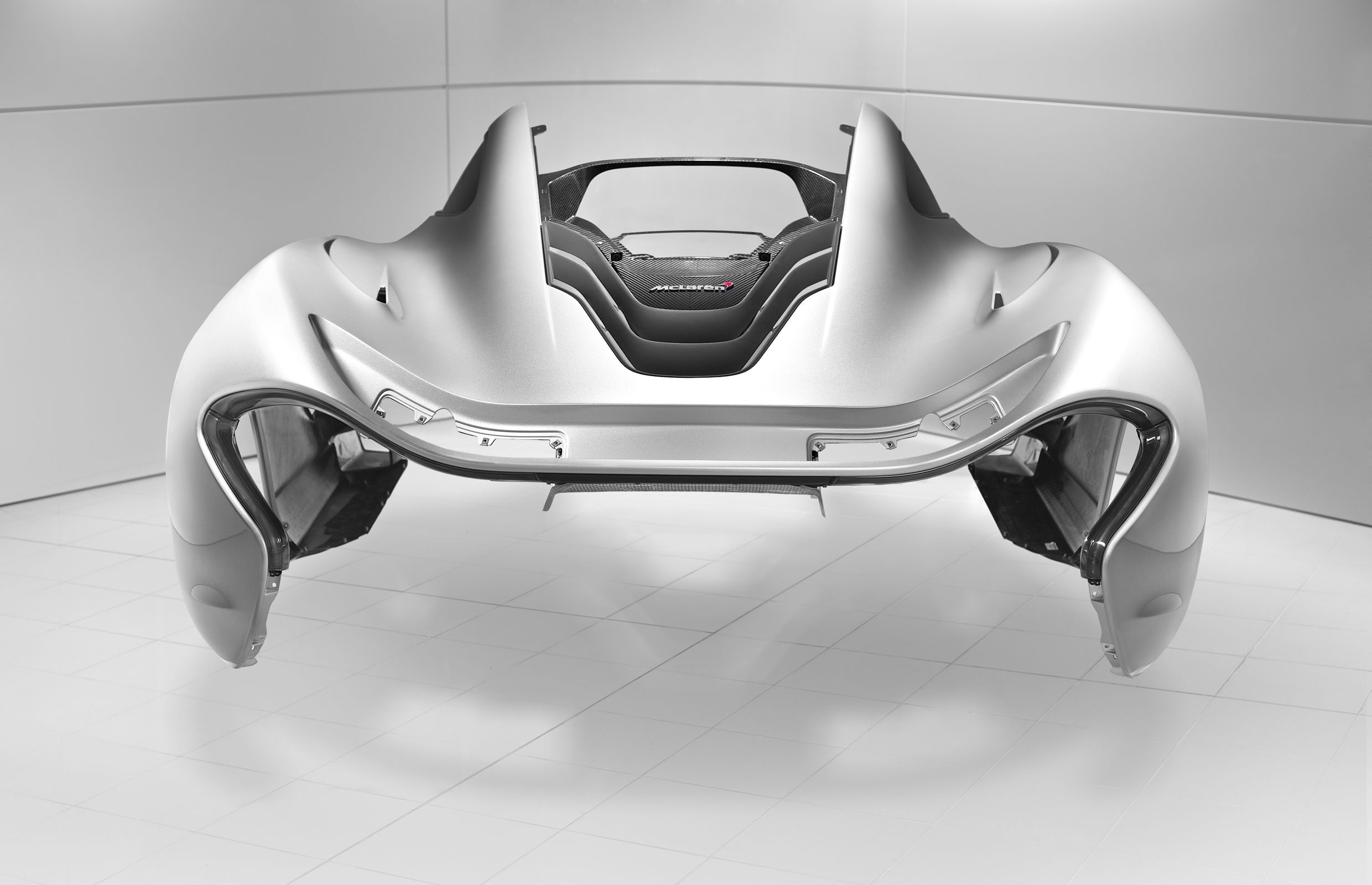 First drive: 2013 McLaren P1 | Driving