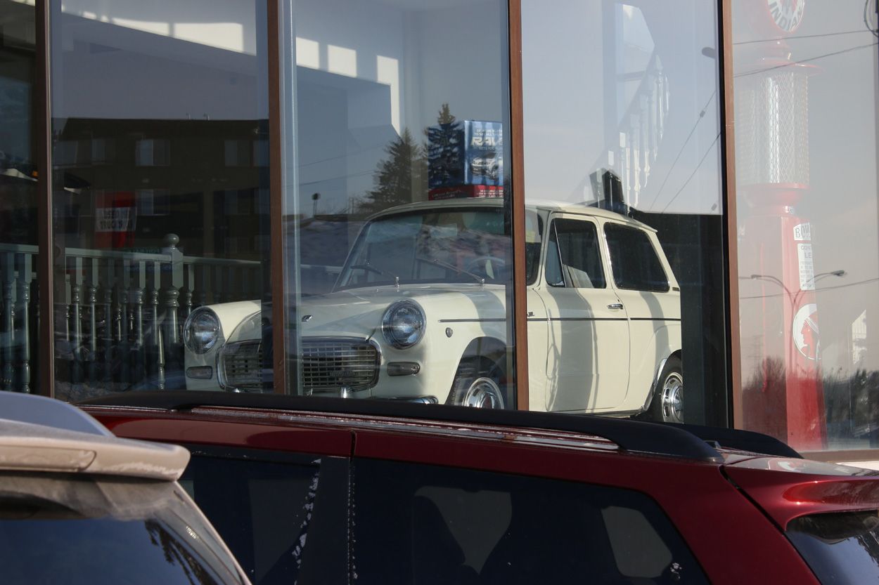 Mystery Monday: We're window shopping for classics! | Driving