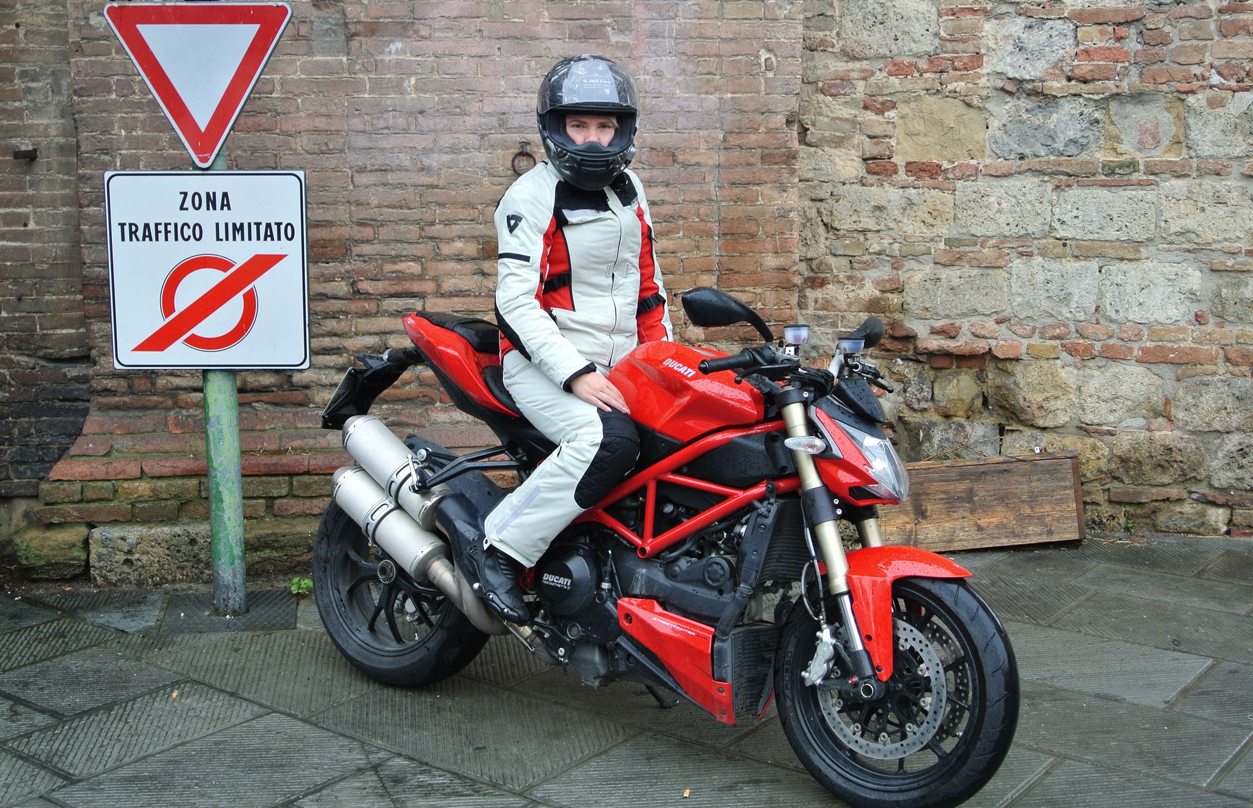 Form and fashion meet on the street | Driving