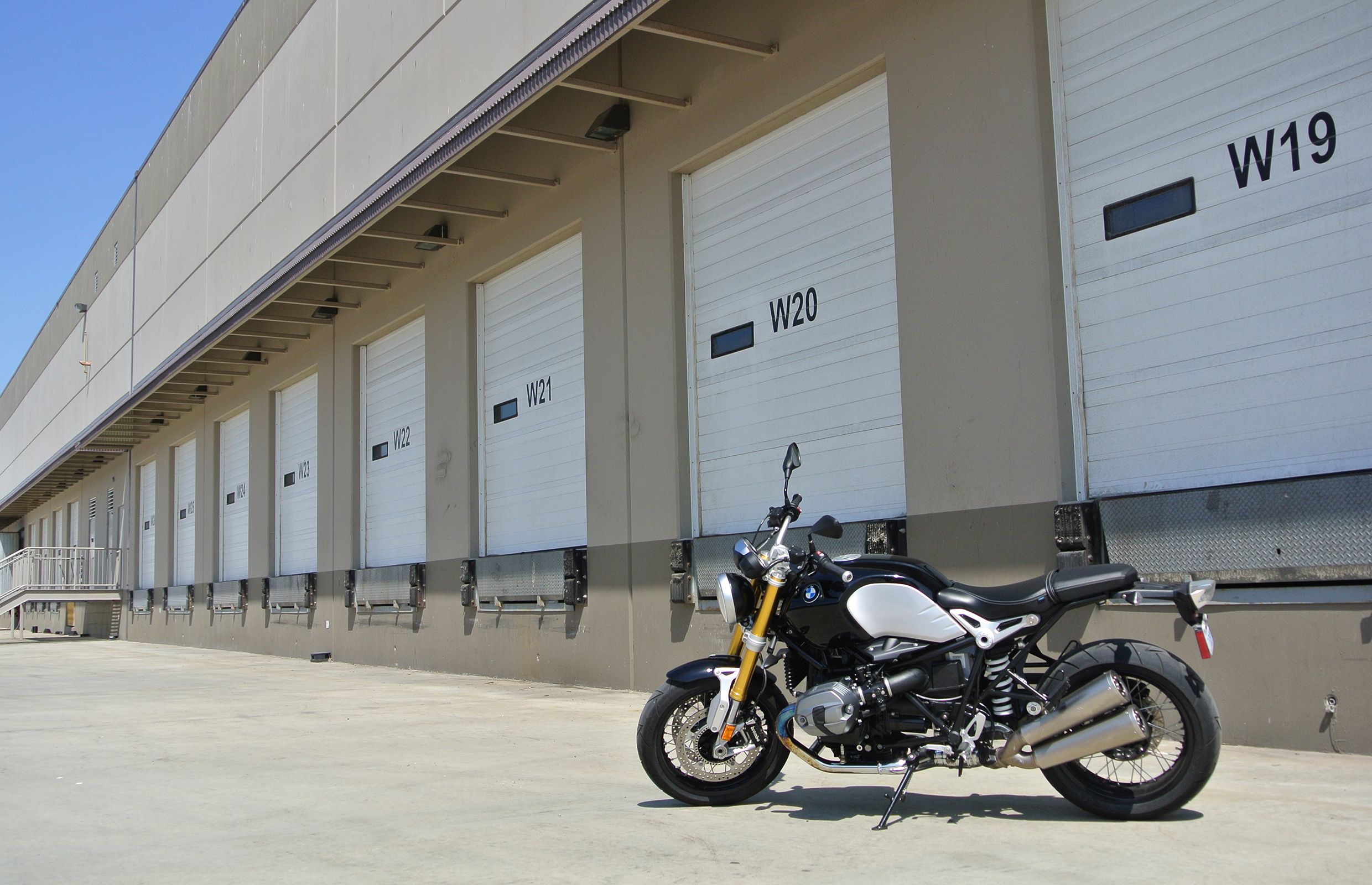 Motorcycle review: 2014 BMW RnineT | Driving