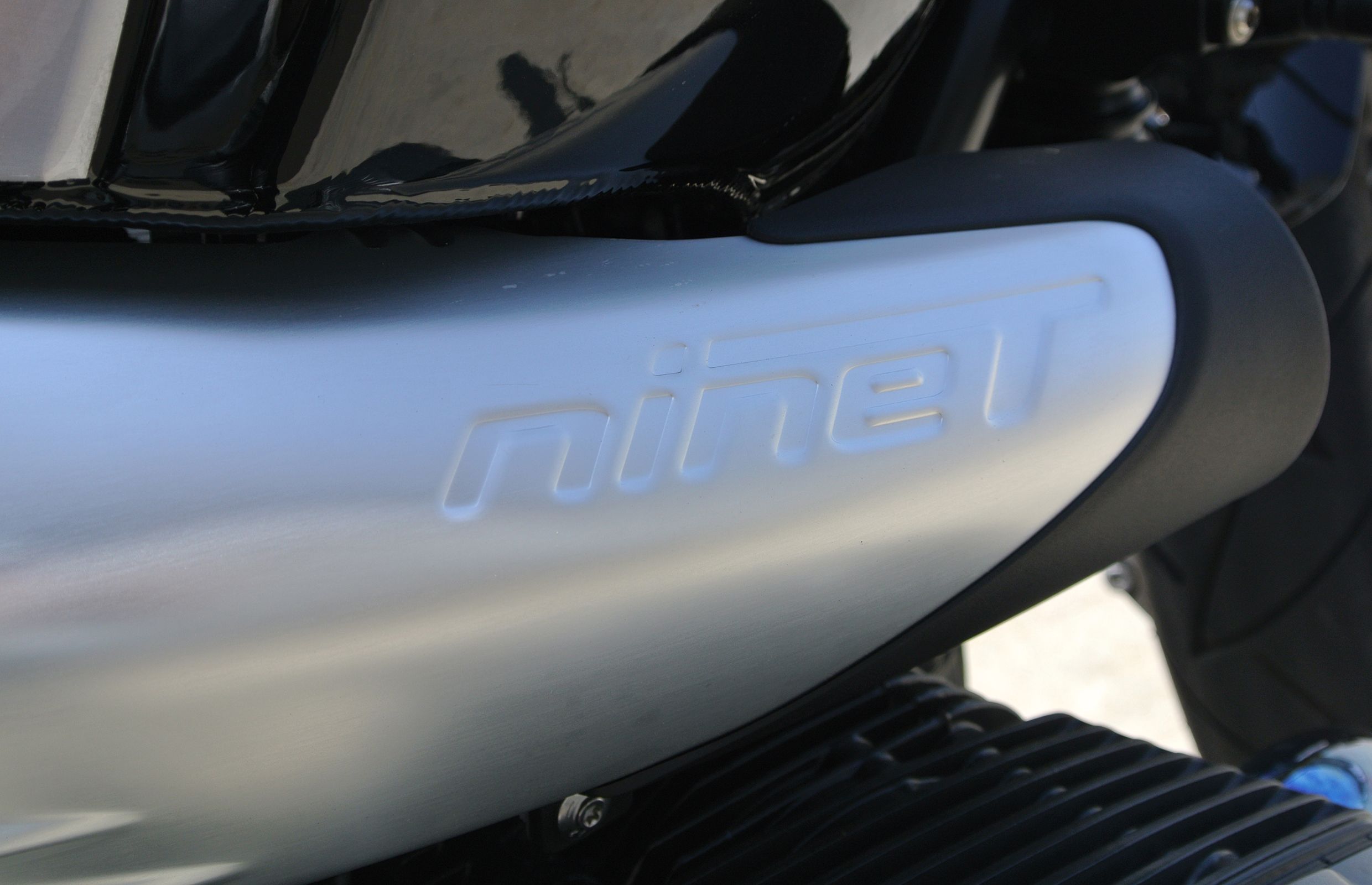 Motorcycle review: 2014 BMW RnineT | Driving