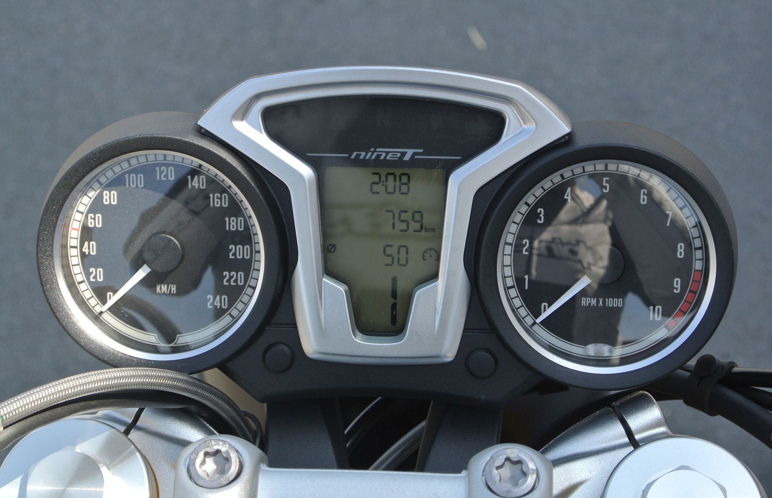 Motorcycle review: 2014 BMW RnineT | Driving