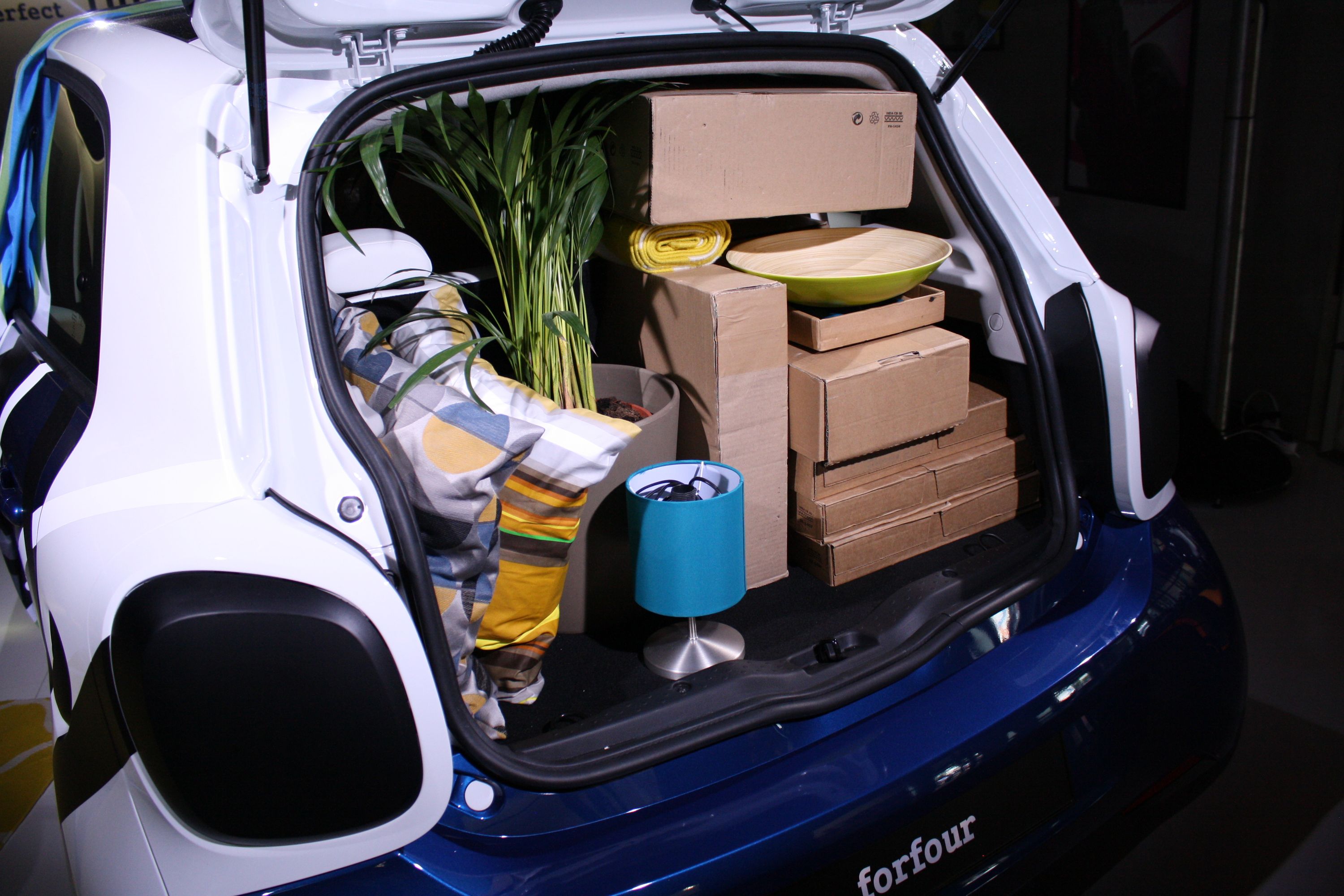 Smart unveils chic, more mature fortwo and forfour | Driving