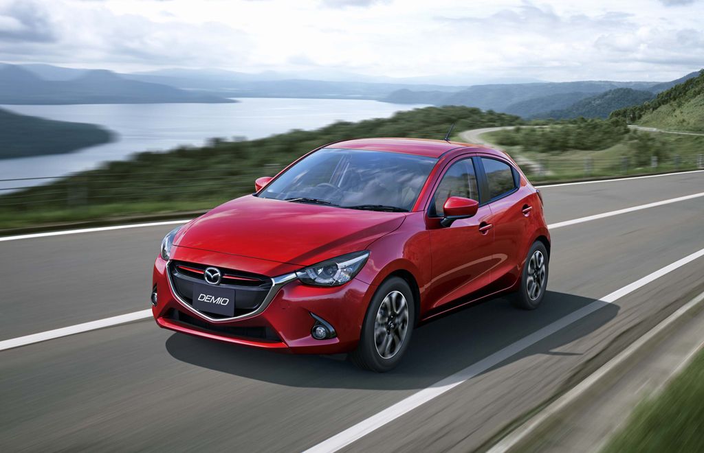 Mazda unveils redesigned 2016 Mazda2 hatchback | Driving