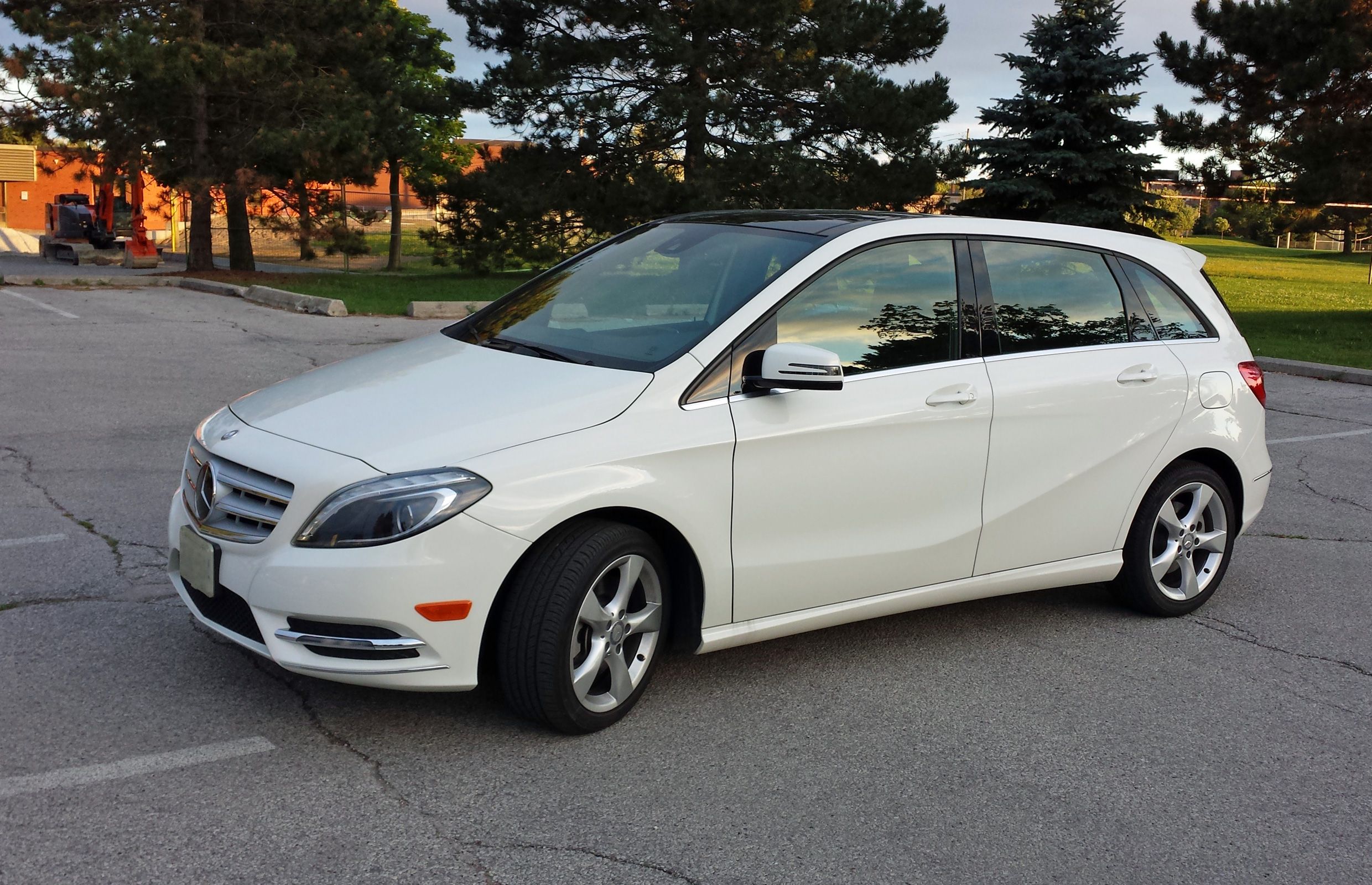 Car Review: 2014 Mercedes-Benz B250 | Driving