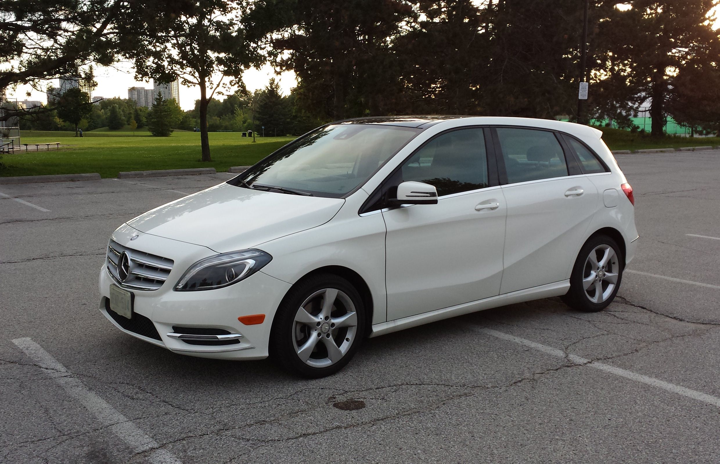 Car Review: 2014 Mercedes-Benz B250 | Driving