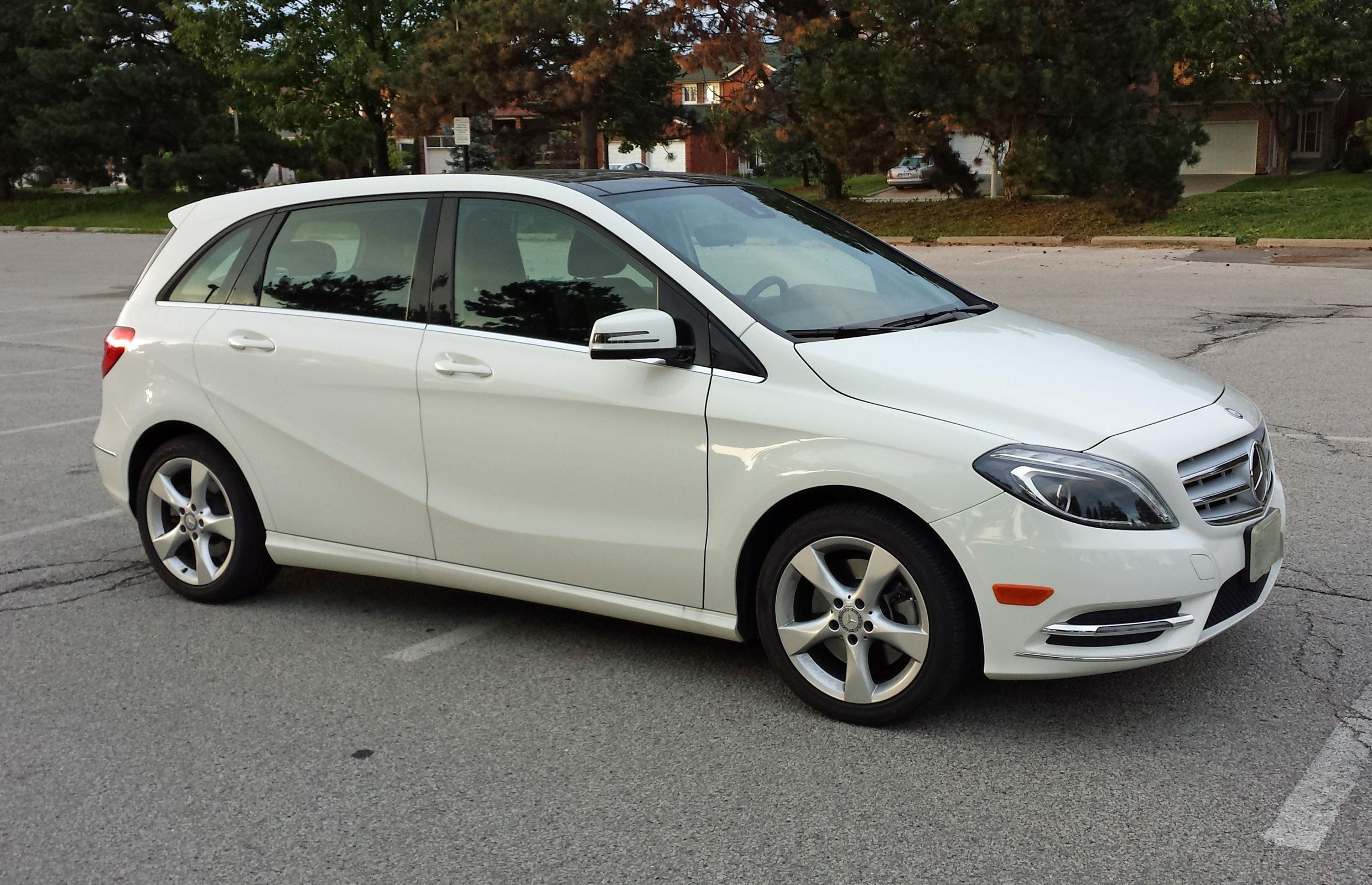 Car Review: 2014 Mercedes-Benz B250 | Driving