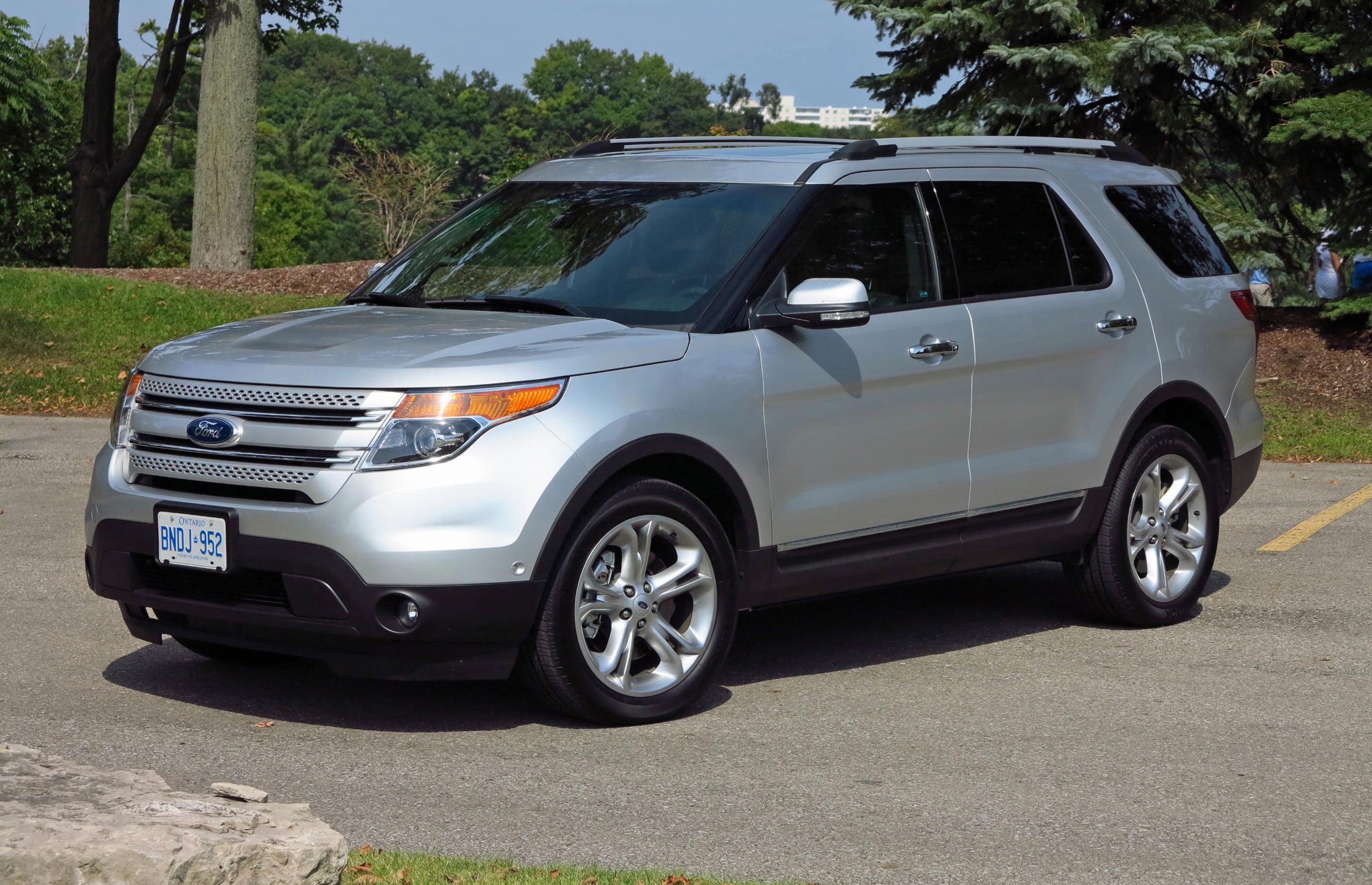 SUV Review: 2015 Ford Explorer Limited | Driving