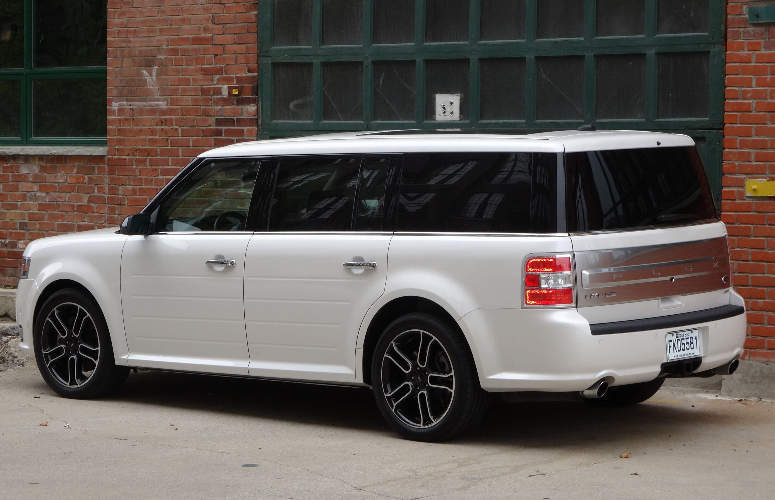 SUV Review: 2014 Ford Flex Limited | Driving