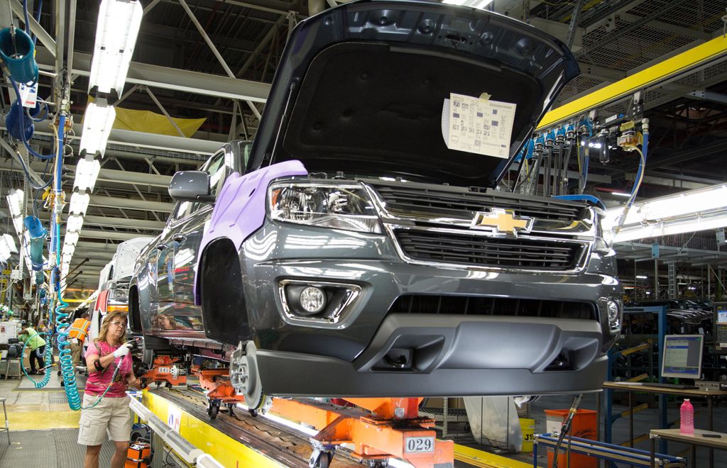 GM adding third shift to meet Chevy Colorado, GMC Canyon demand | Driving