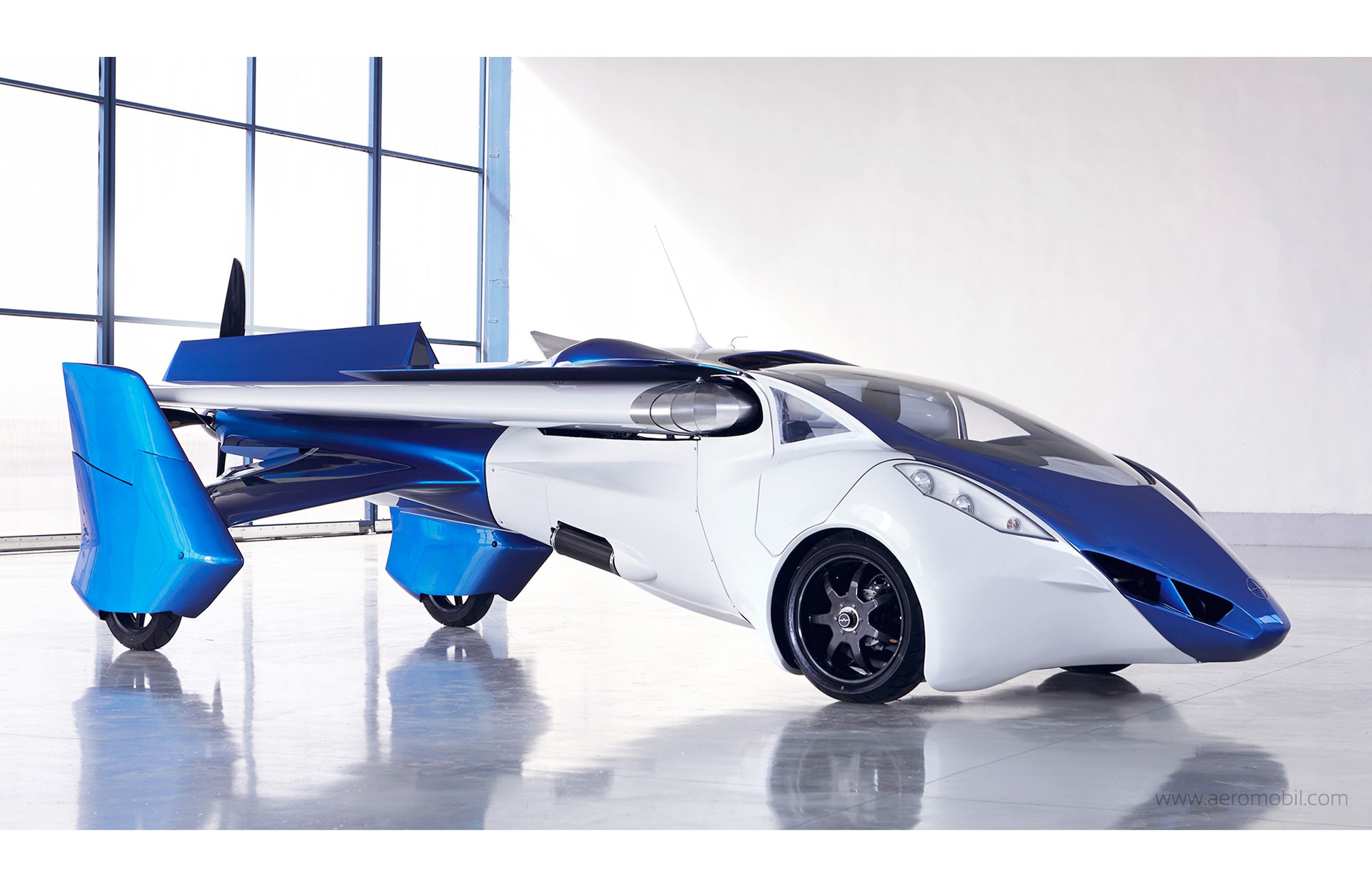 Slovakian company AeroMobil creates a flying car | Driving