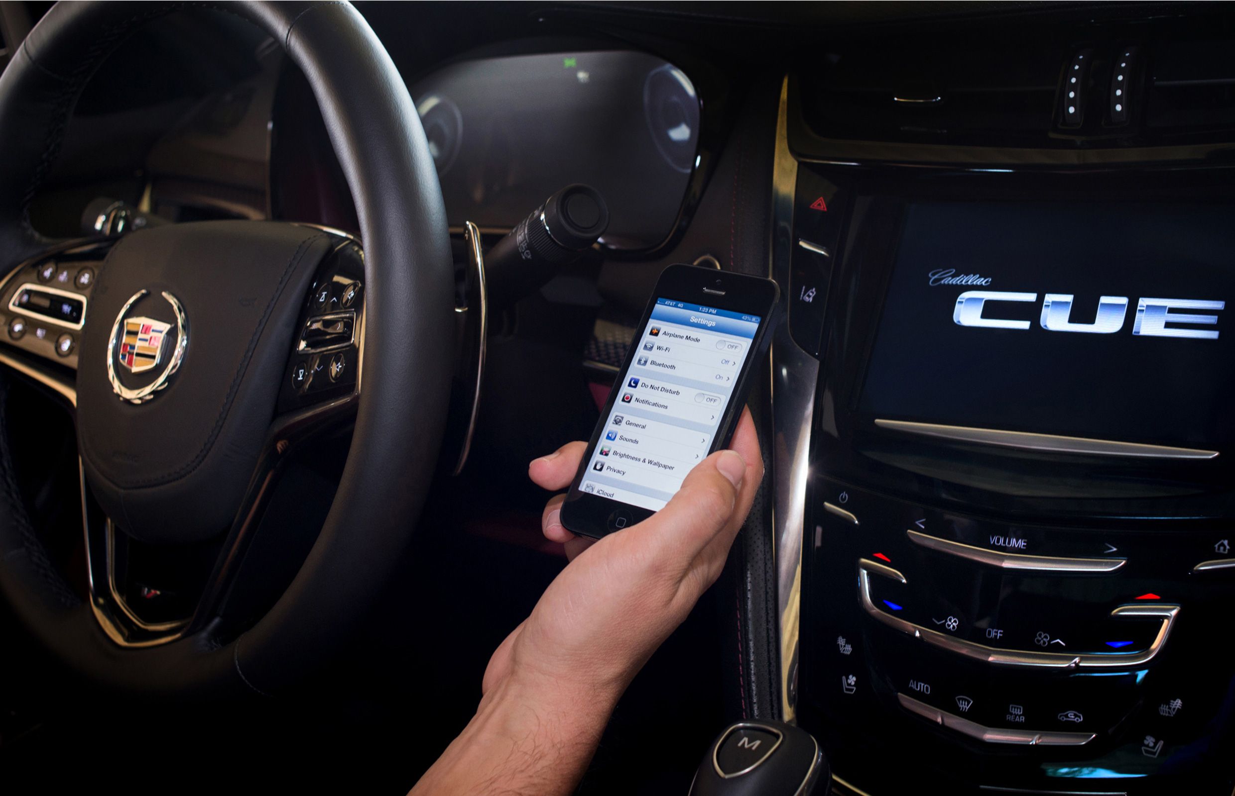 Driving while chatting on hands-free cell in Quebec could net $300 fine ...