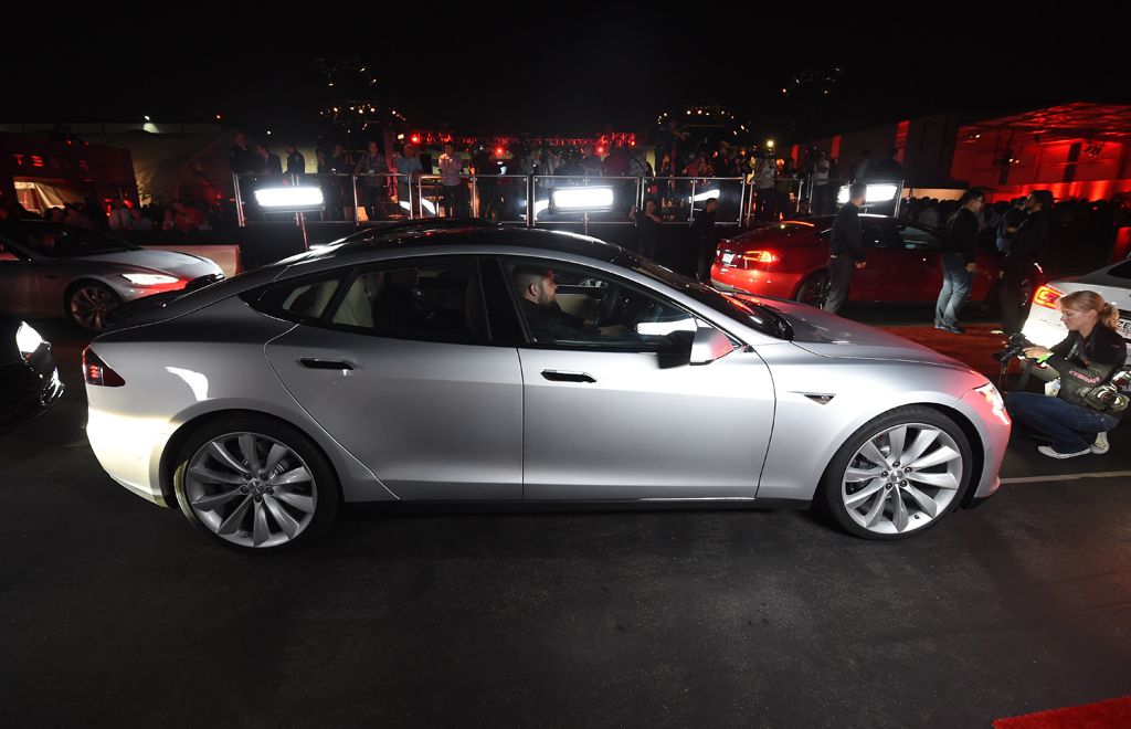 Tesla unveils AWD Model S sedan, new safety features | Driving