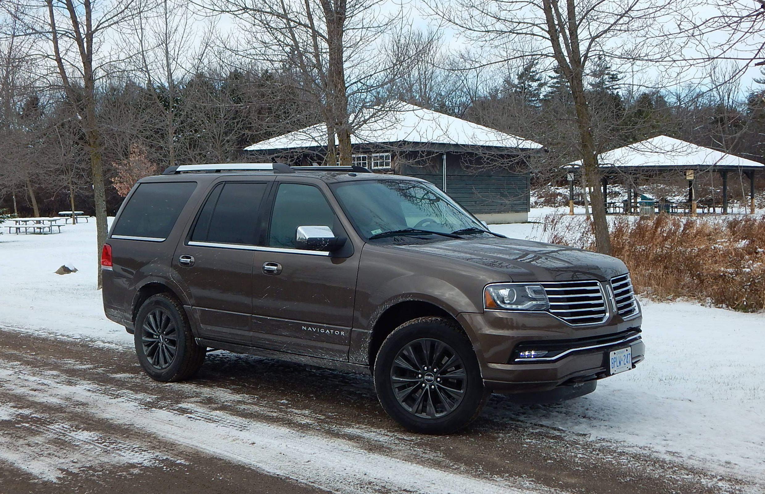 SUV Review: 2015 Lincoln Navigator | Driving