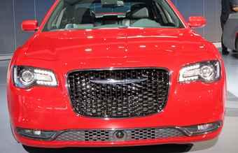 Handsome Chrysler 300 gets suite of new safety features | Driving