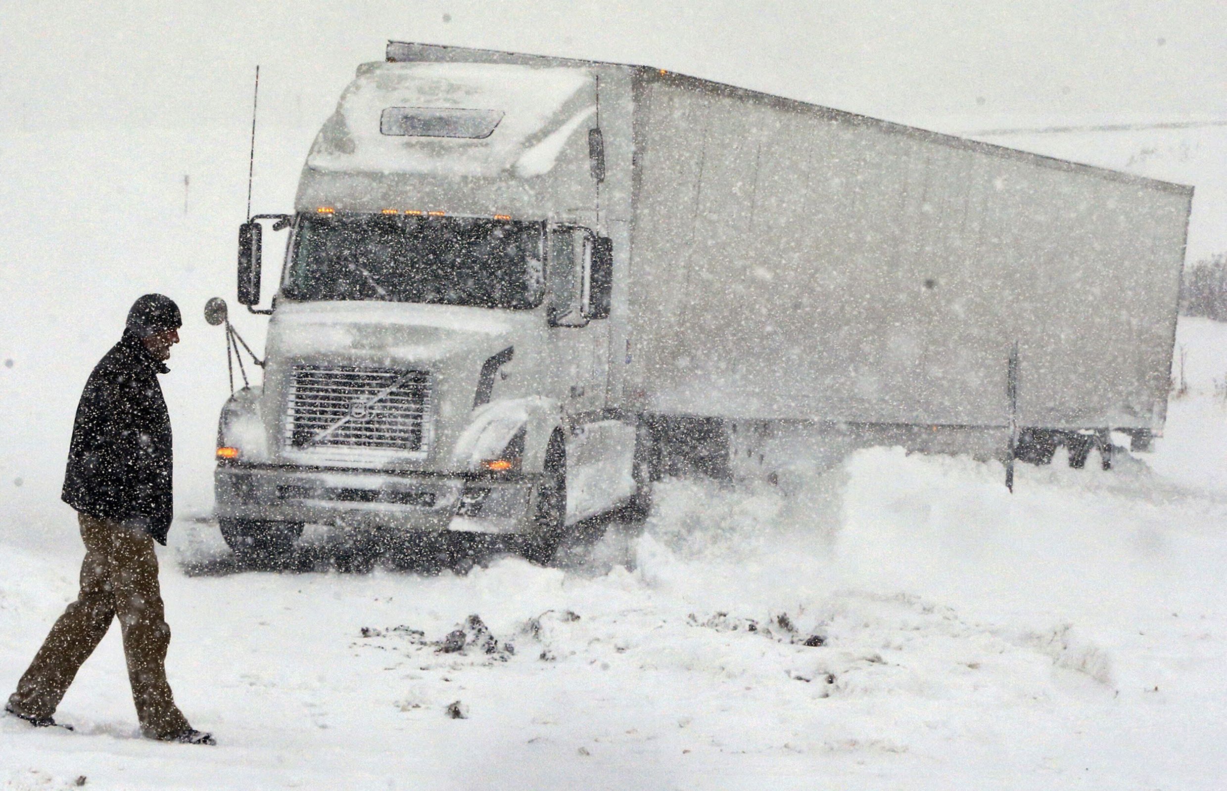 Here's how to survive driving in a 'snowpocalypse' | Driving