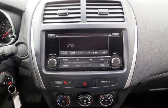 SUV Review: 2015 Mitsubishi RVR | Driving