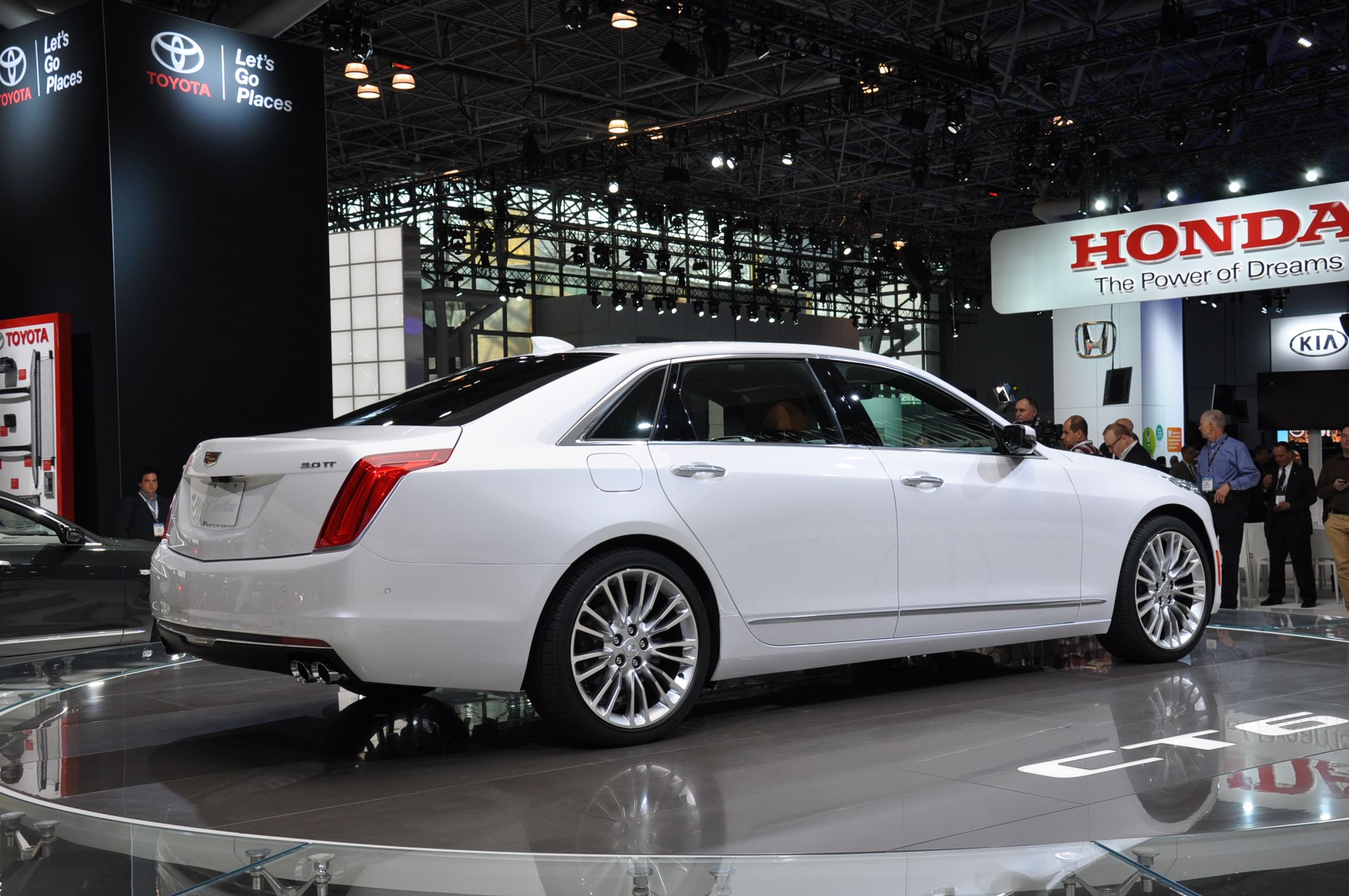Cadillac's new flagship CT6 makes its debut | Driving