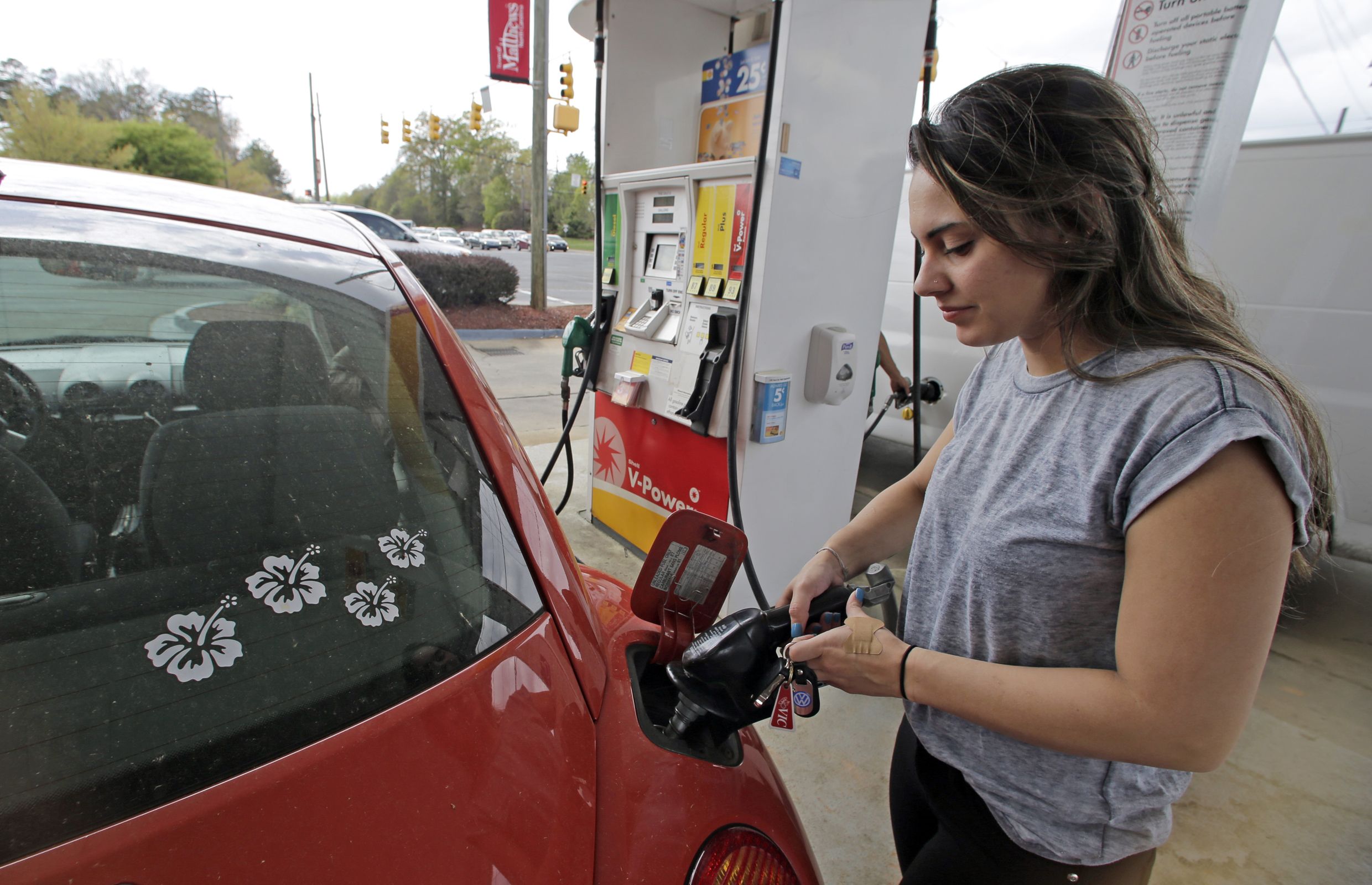 Younger drivers putting more miles on their cars, thanks to cheap gas ...