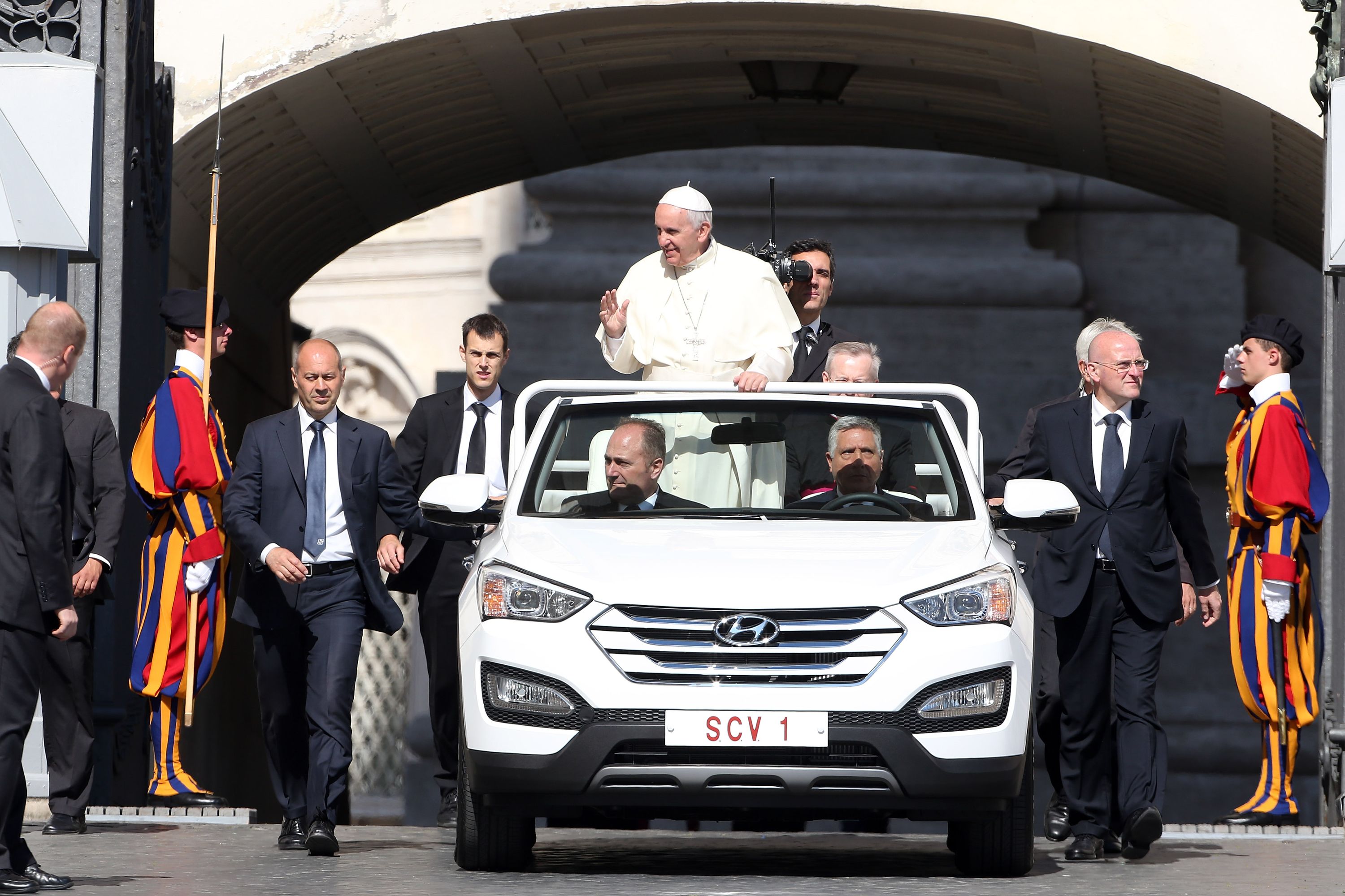 Pope Francis swaps Benz for Hyundai popemobile | Driving