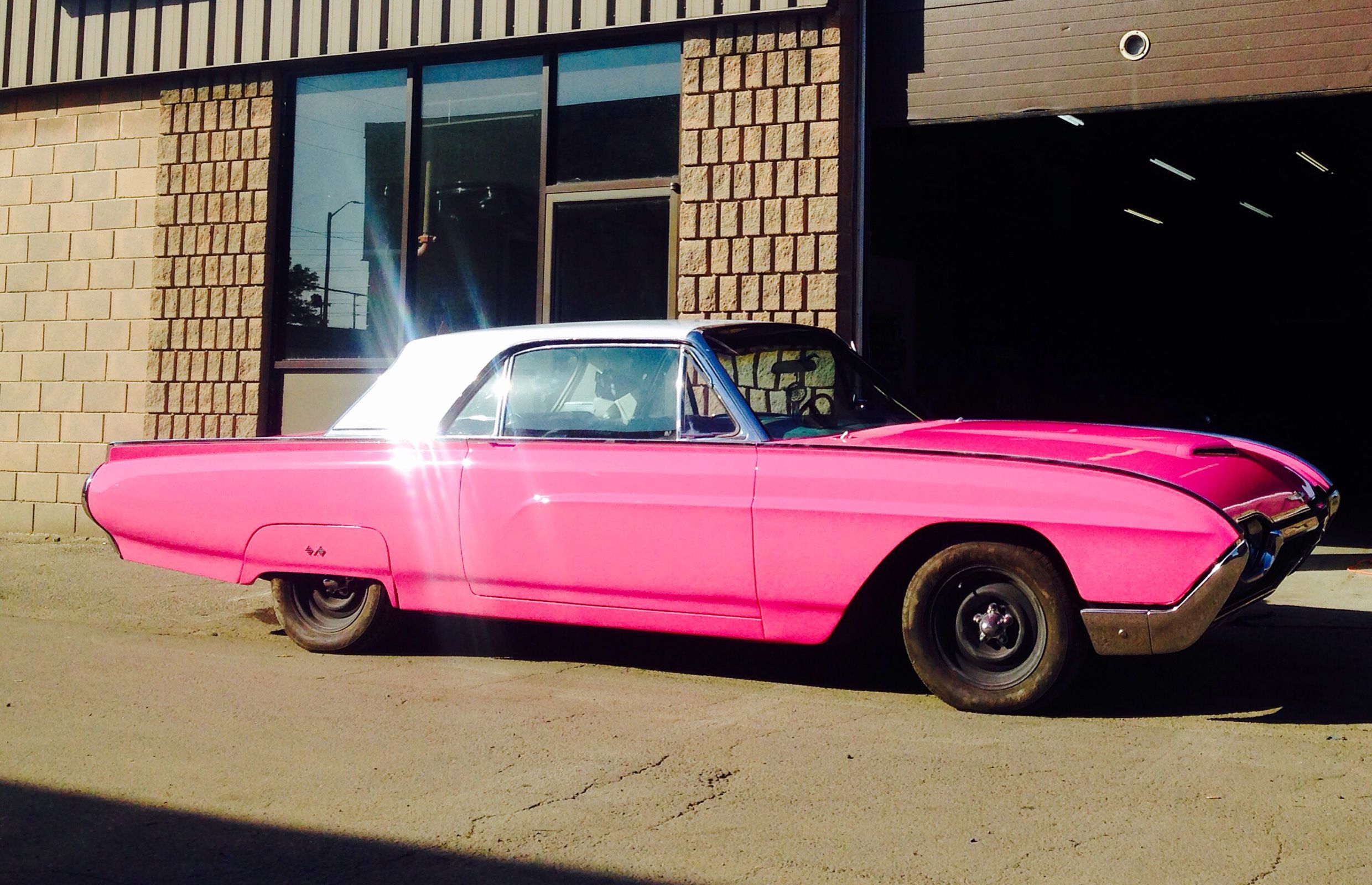 This auto body shop aims to make women feel at home | Driving