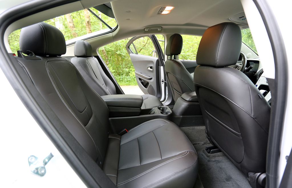 Car Review: 2015 Chevrolet Volt | Driving