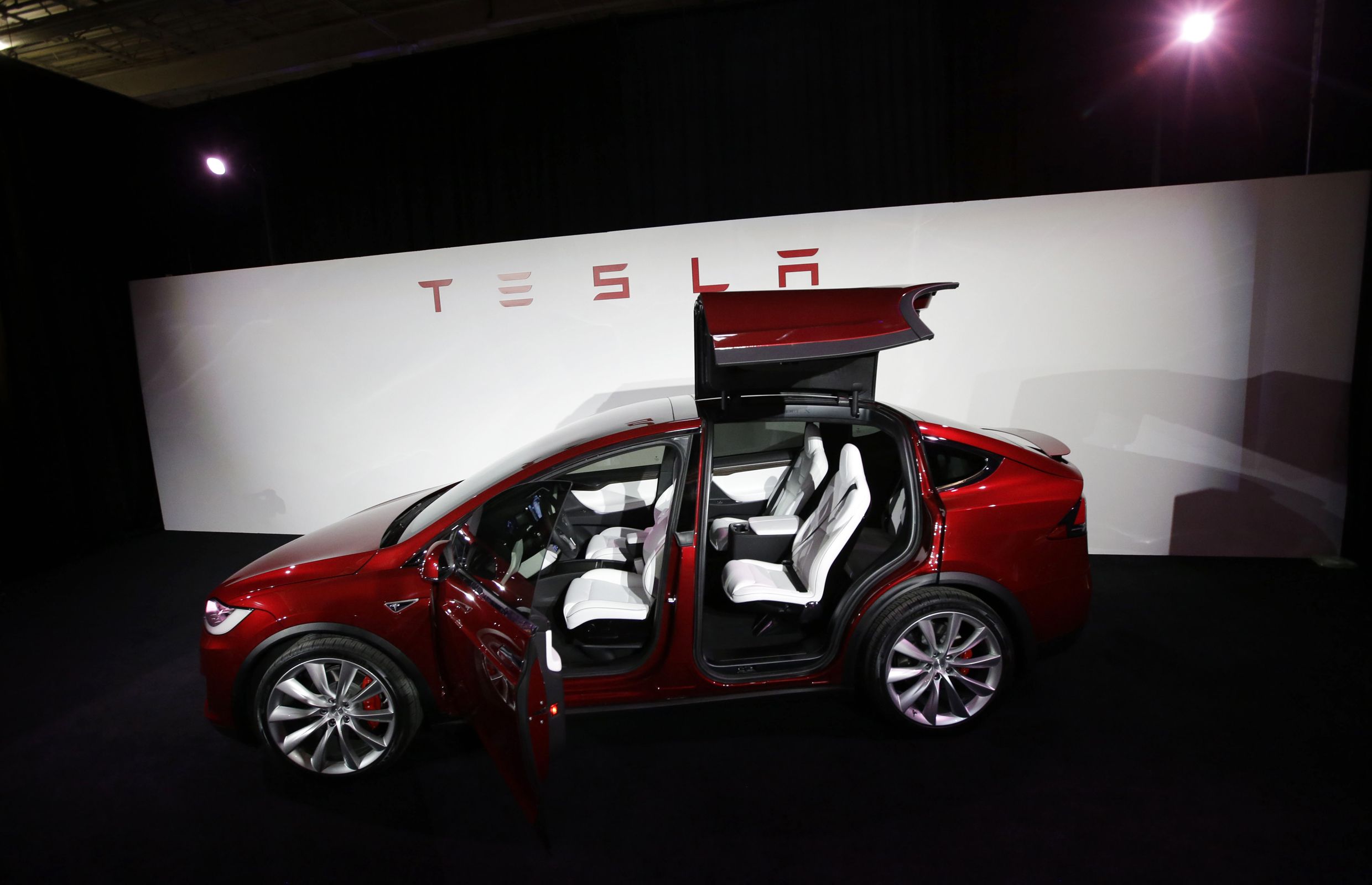 Another Tesla crash results in a rollover, but no fatalities | Driving
