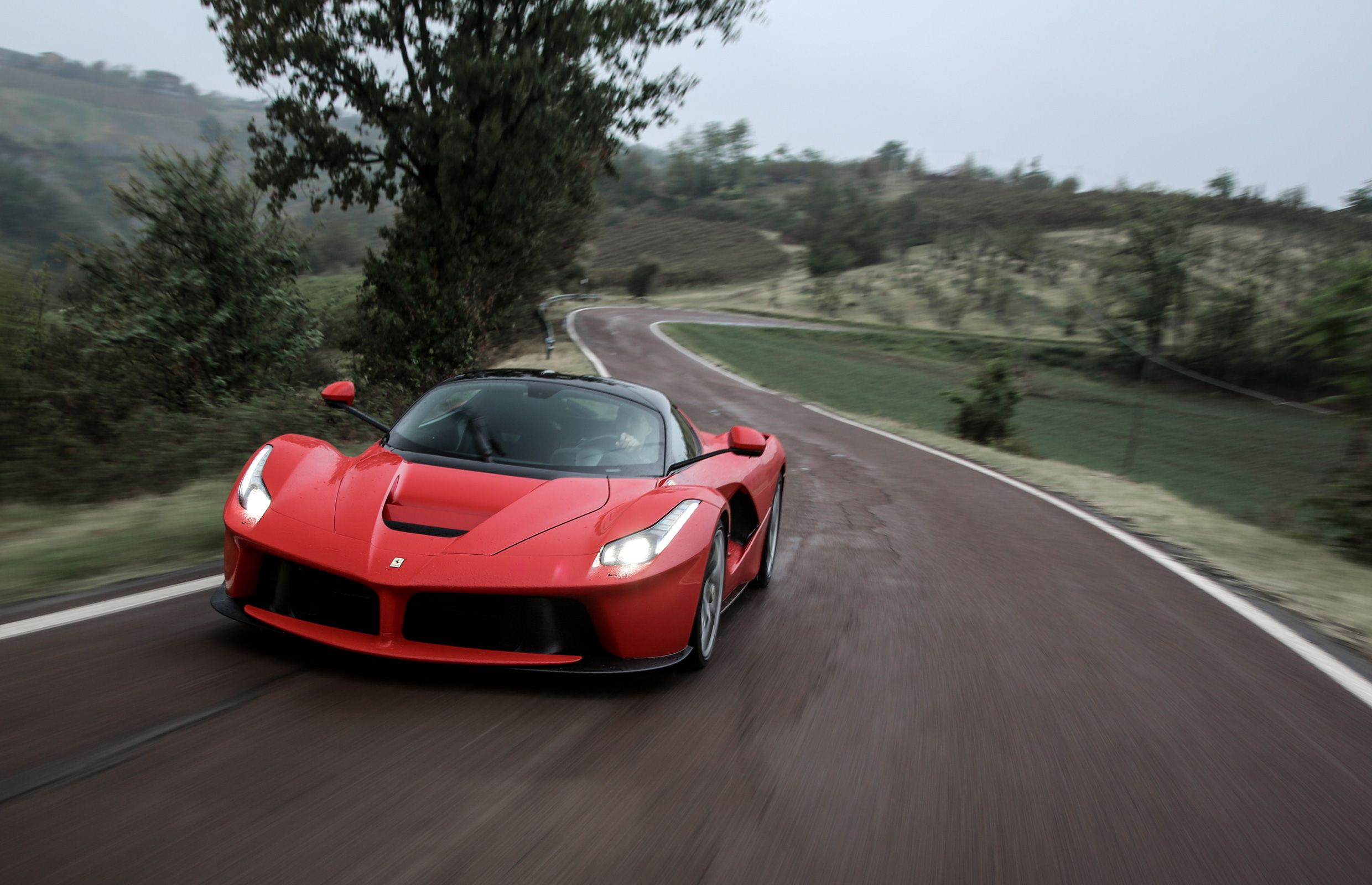 The LaFerrari conquers rain — and its supercar competition | Driving