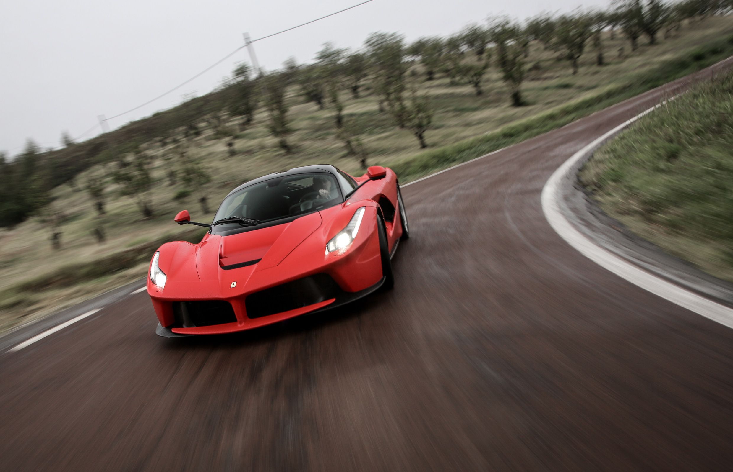 The LaFerrari conquers rain — and its supercar competition | Driving