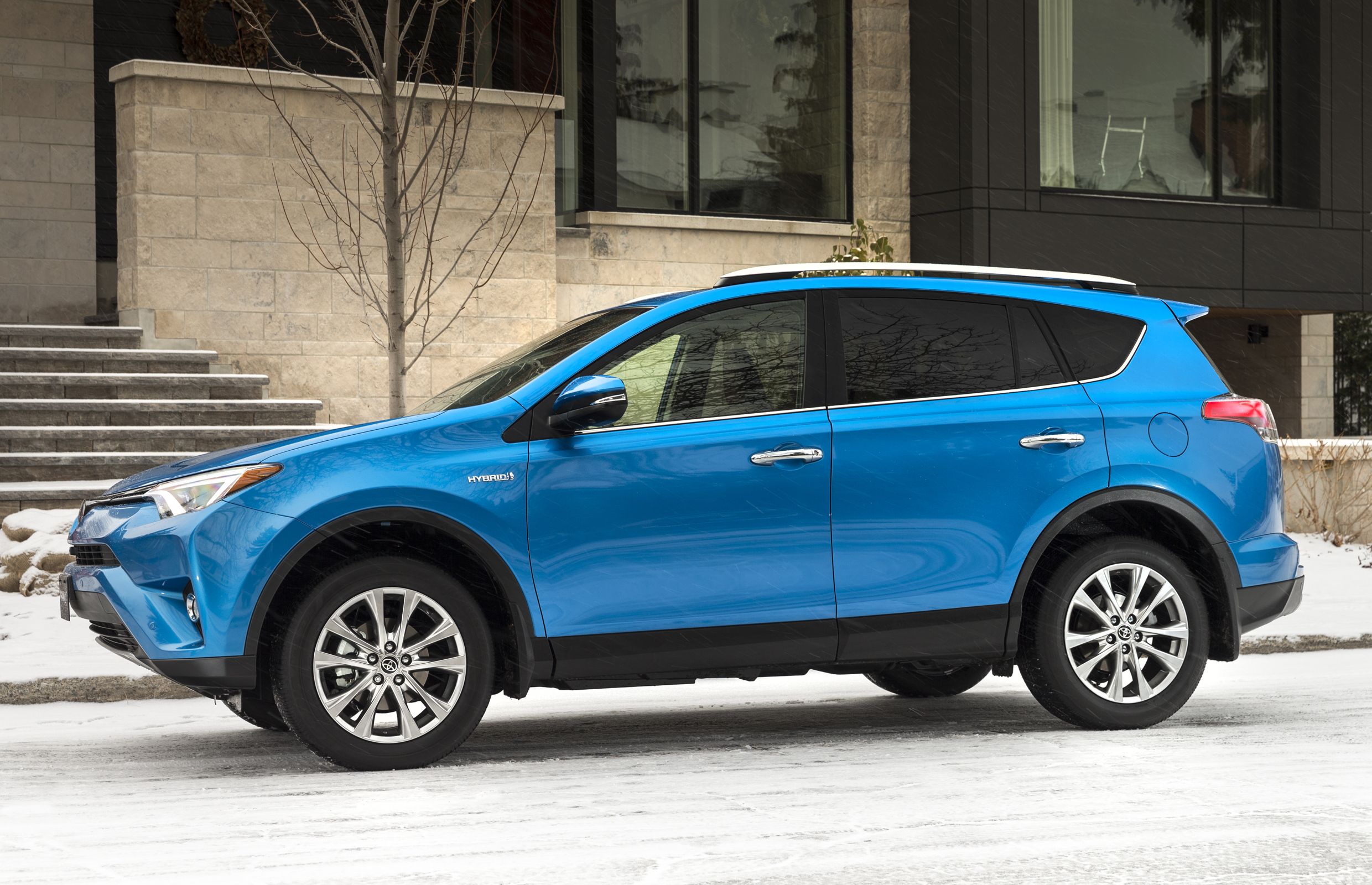First Drive: 2016 Toyota RAV4 & RAV4 Hybrid | Driving