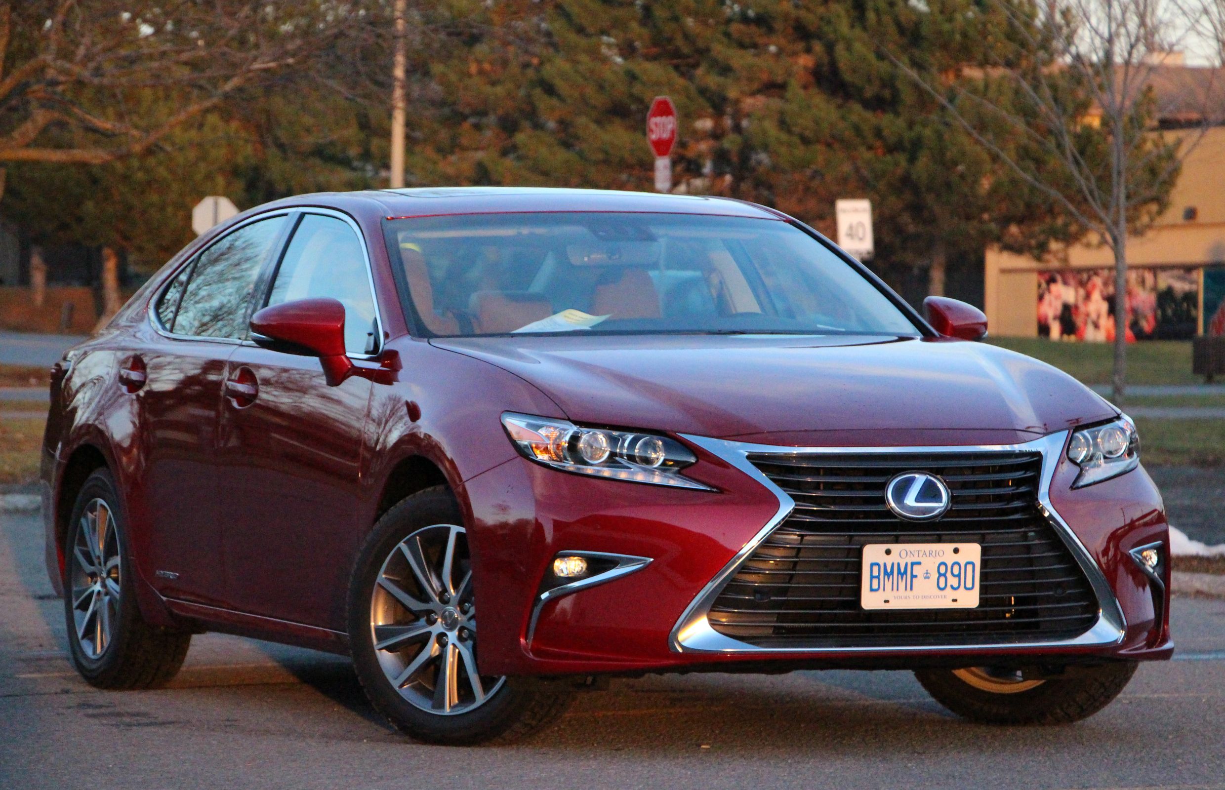 Car Review: 2016 Lexus ES 300h | Driving